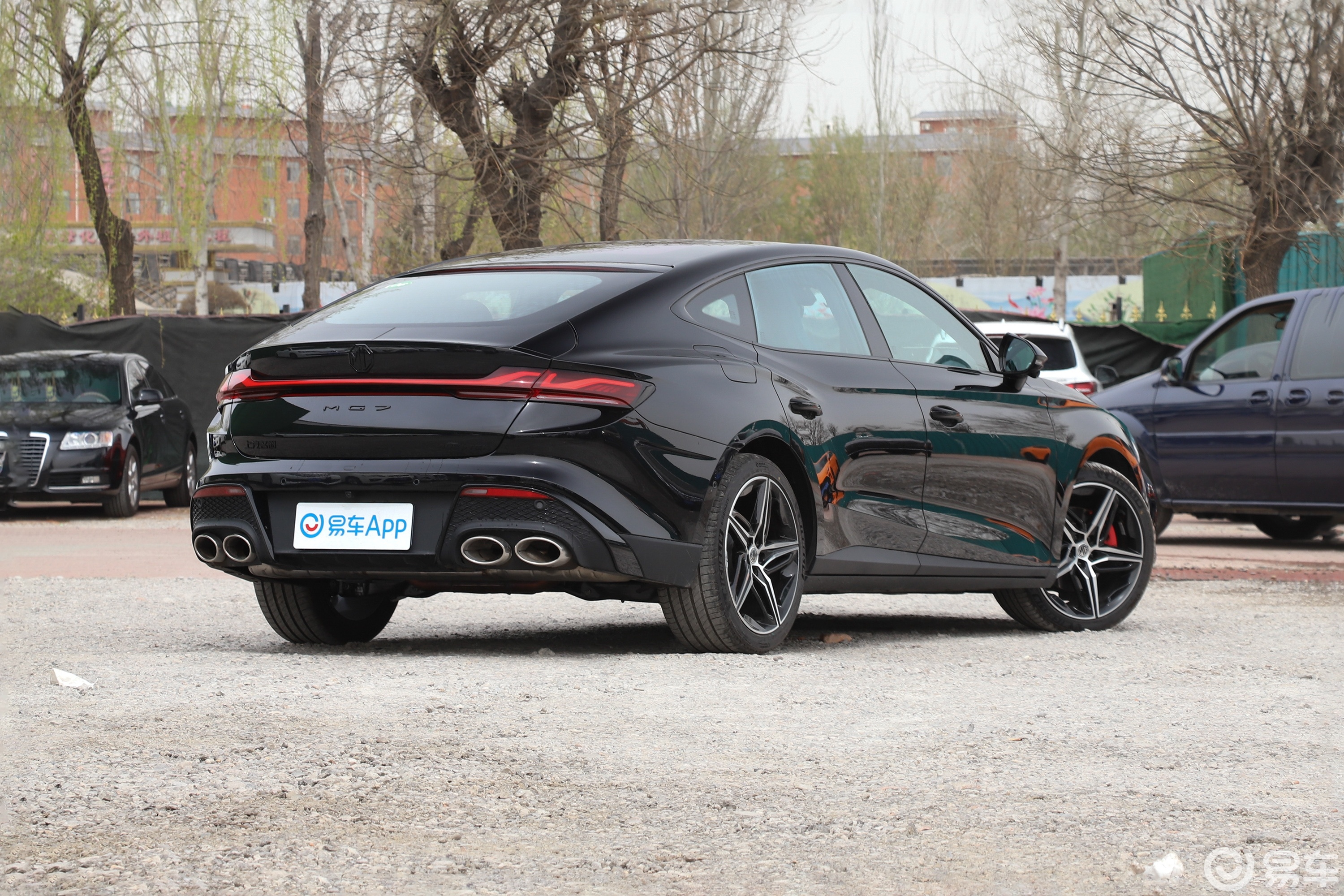 【MG72.0T 自动Trophy+激擎耀世版侧后45度车头向右水平图片-汽车图片大全】-易车