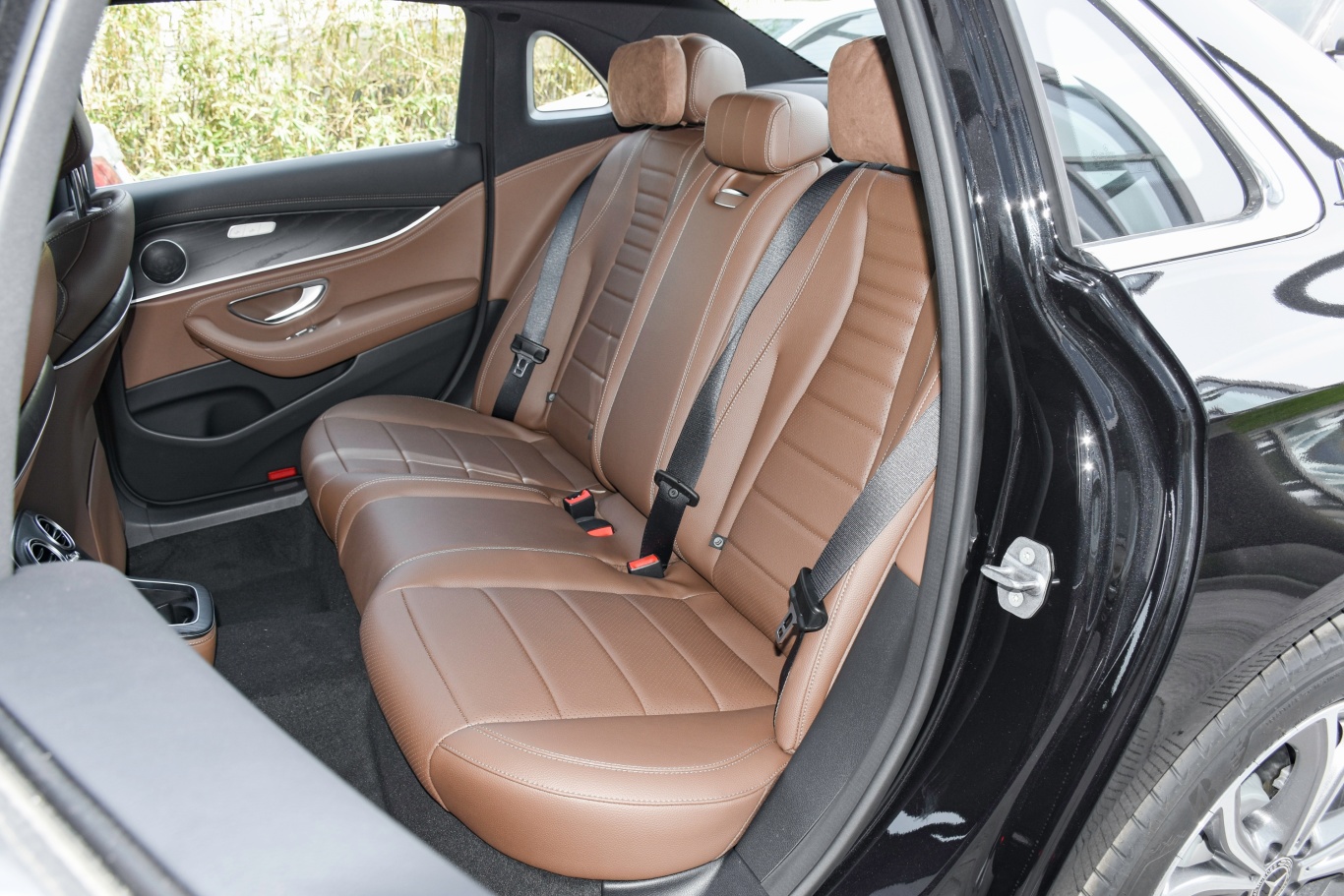 【奔驰E级改款 E 300 L 运动时尚型后排座椅图片-汽车图片大全】-易车