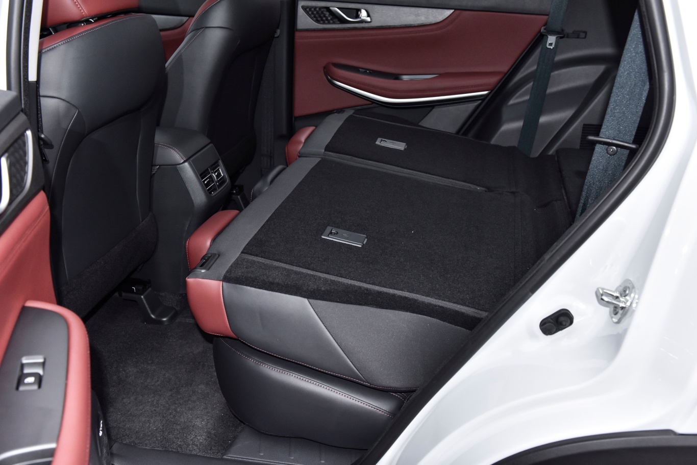 【长安CS75畅享版 1.5T 自动尊贵版后排空间图片-汽车图片大全】-易车