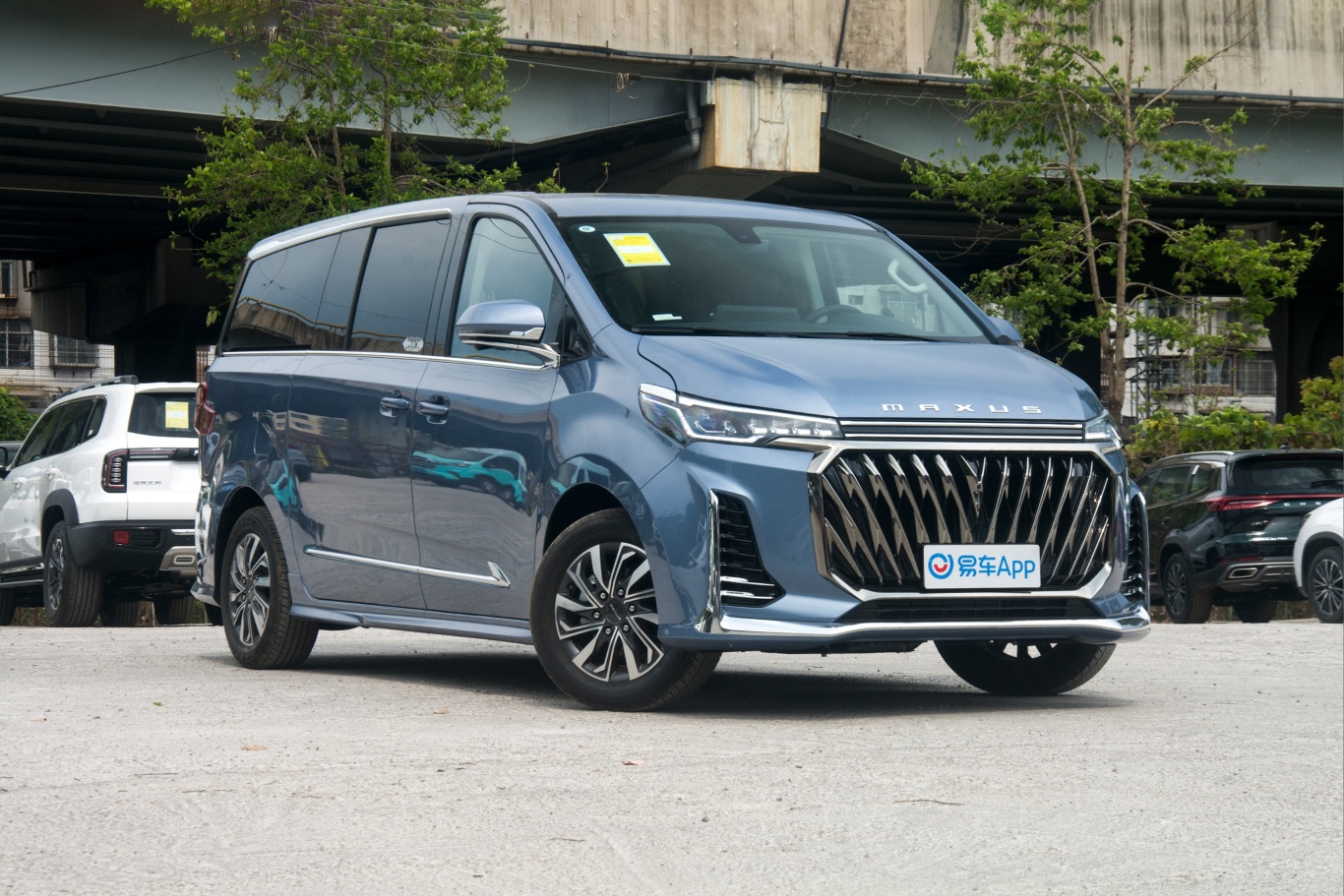 【大通G20PLUS 2.0T 自动尊雅版 汽油侧前45度车头向右水平图片-汽车图片大全】-易车