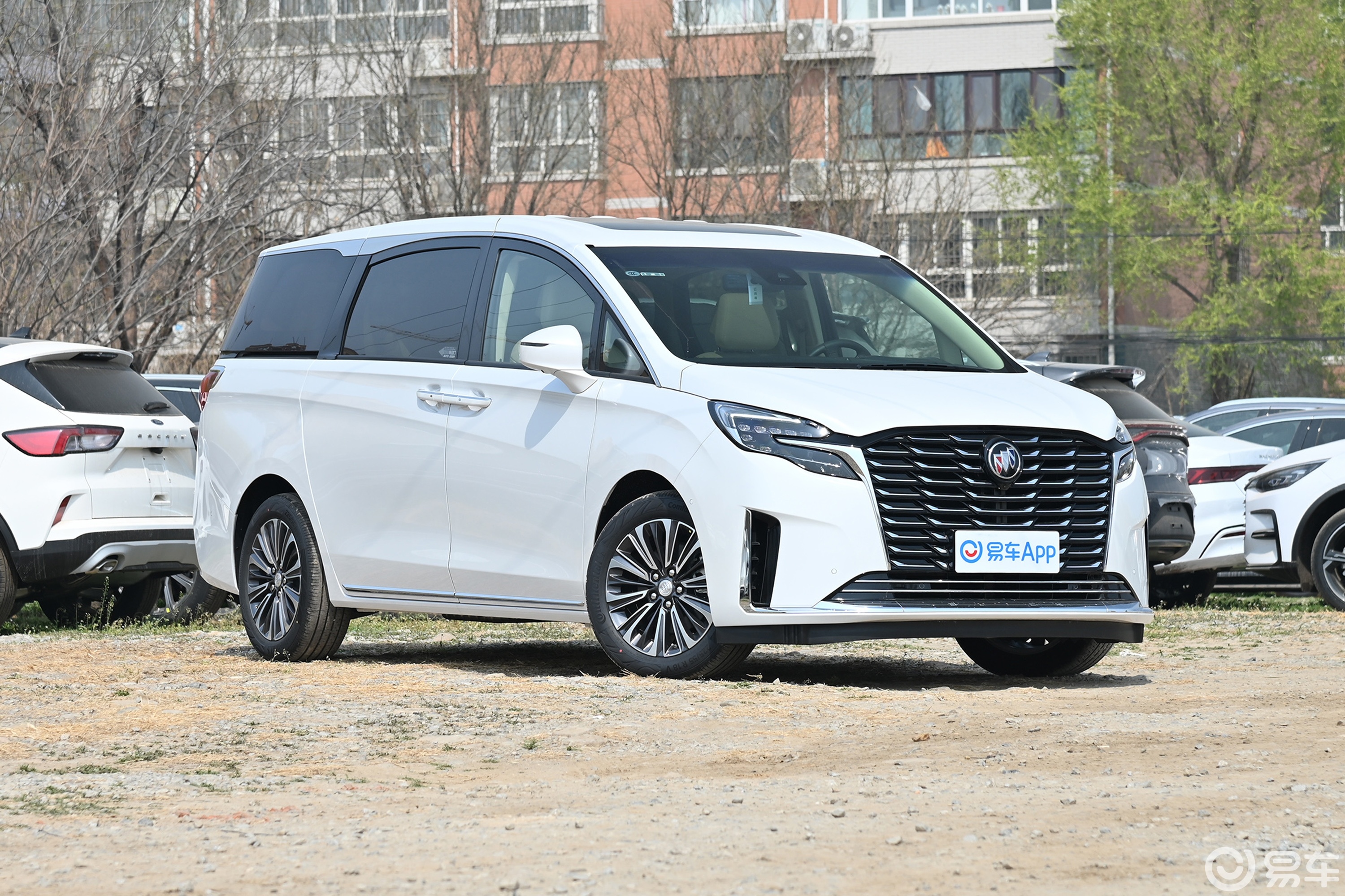 【别克GL8ES陆尊 2.0T 旗舰型 7座侧前45度车头向右水平图片-汽车图片大全】-易车