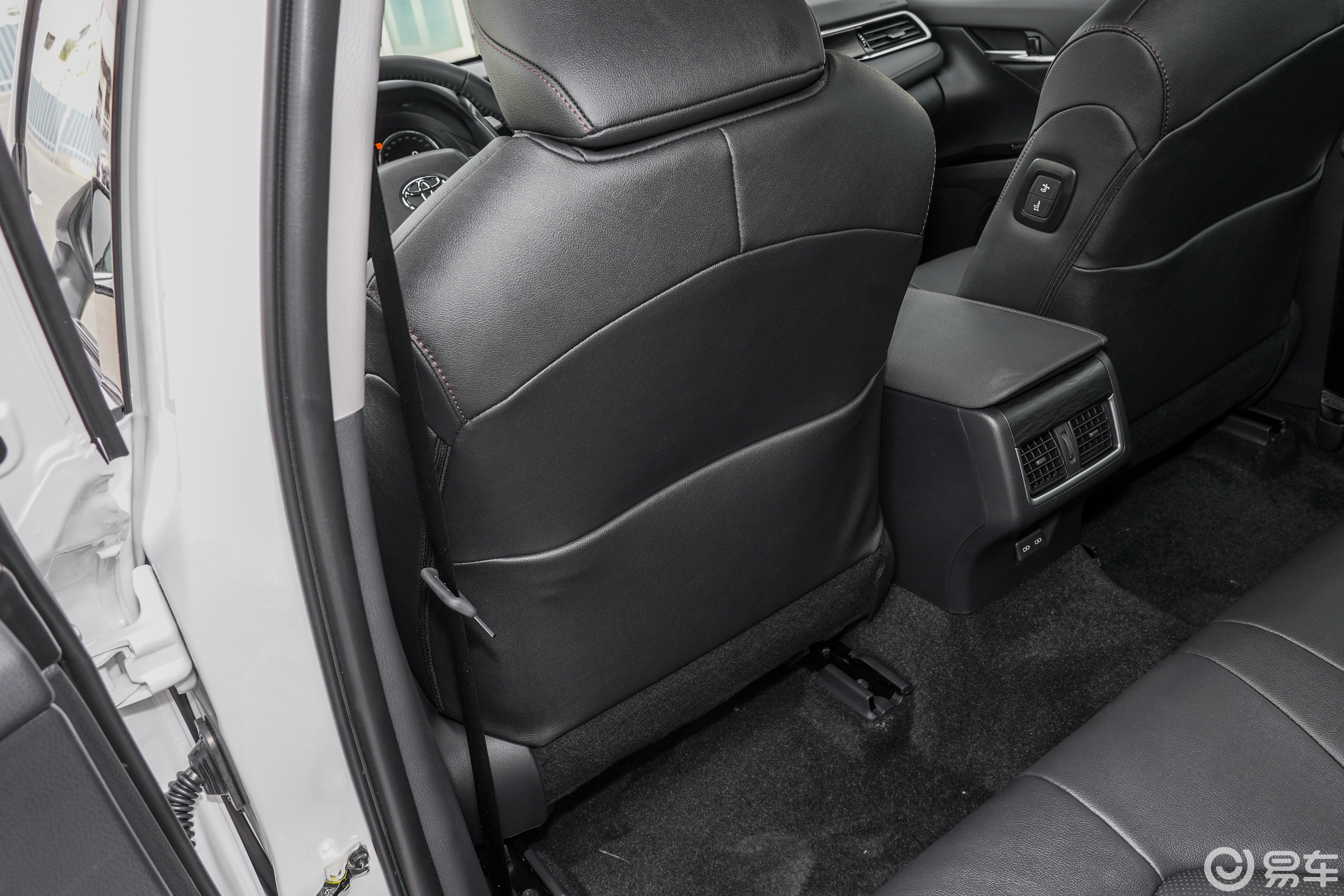 【凯美瑞双擎 2.5HG 豪华版后排空间图片-汽车图片大全】-易车