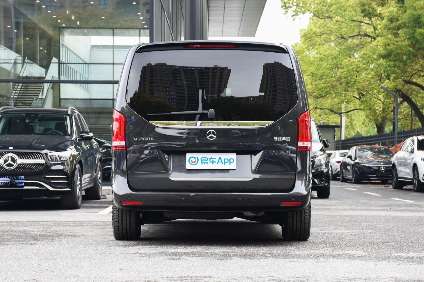 【奔驰V级V 260 L 尊贵版正后水平图片-汽车图片大全】-易车