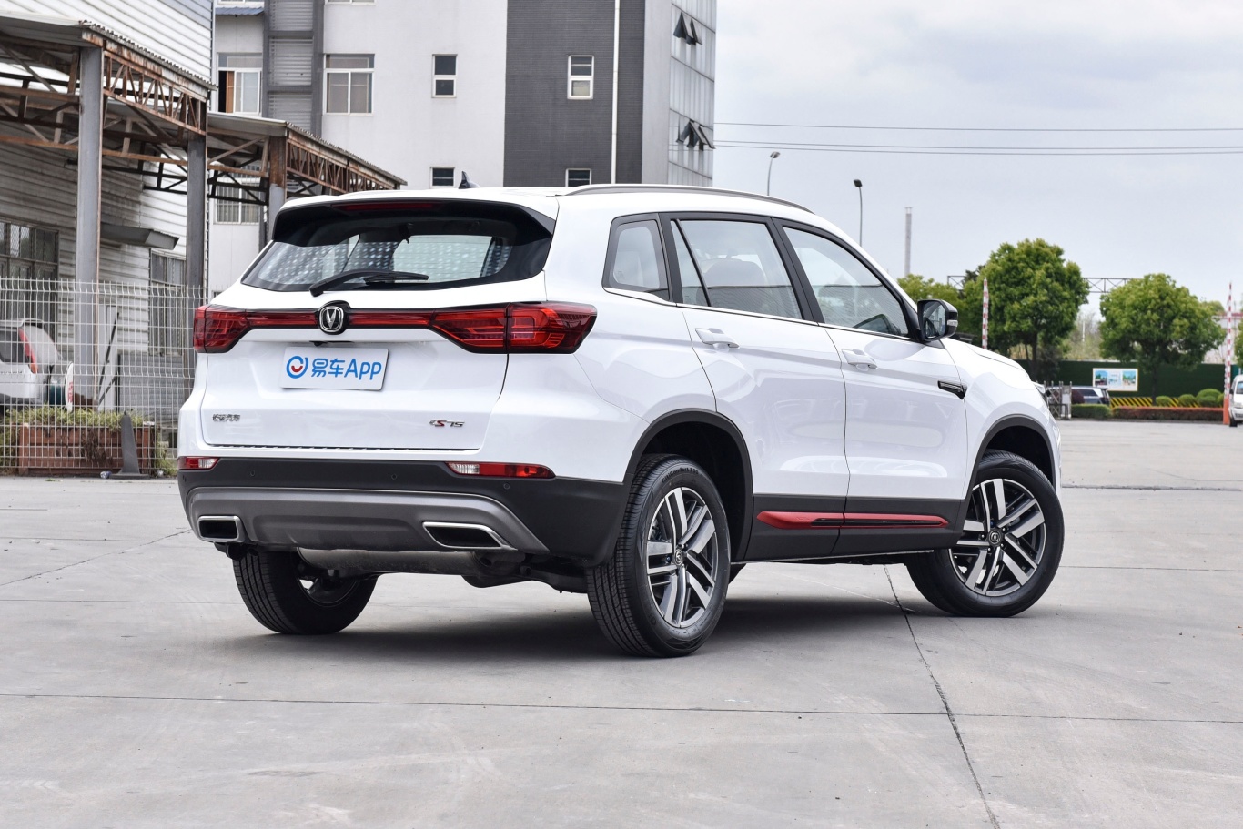 【长安CS75畅享版 1.5T 自动豪华型侧后45度车头向右水平图片-汽车图片大全】-易车