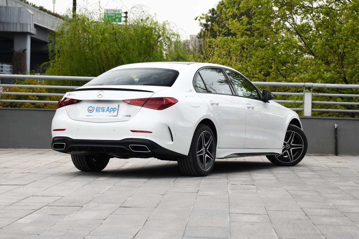 【奔驰C级改款 C 260 L 皓夜运动版侧后45度车头向右水平图片-汽车图片大全】-易车