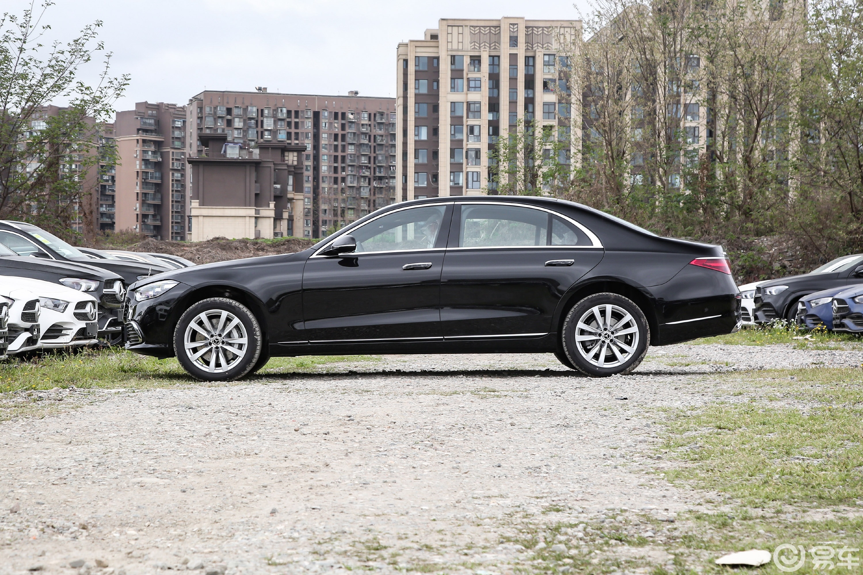 【奔驰S级改款 S 400 L 商务型正侧车头向左水平图片-汽车图片大全】-易车