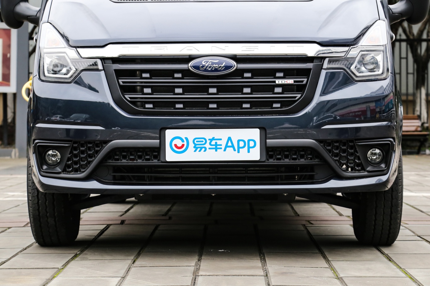 【新世代全顺Pro 2.2T AMT中轴高顶物流车 7座外观细节图片-汽车图片大全】-易车