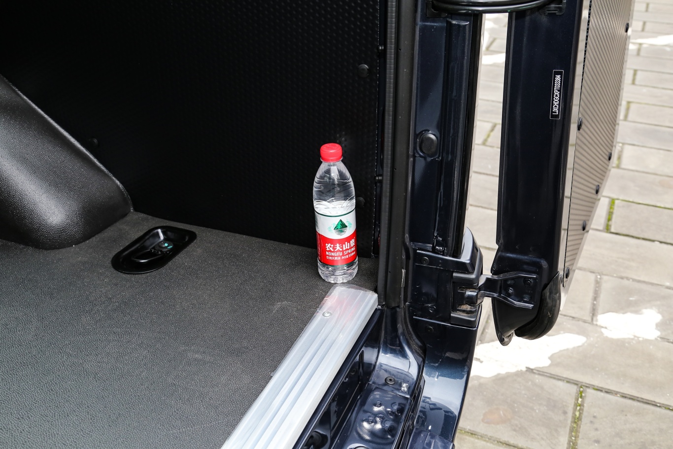 【新世代全顺Pro 2.2T AMT中轴高顶物流车 7座后备厢图片-汽车图片大全】-易车