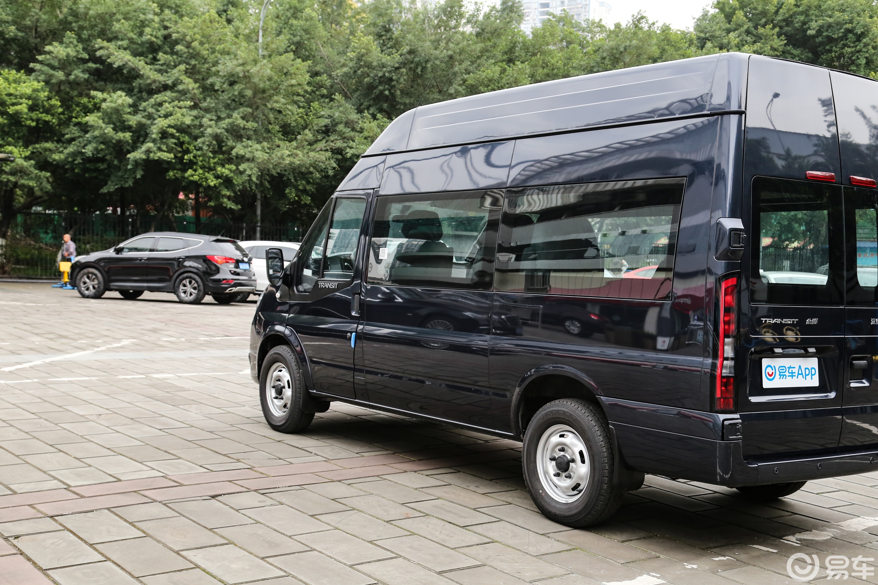 【新世代全顺Pro 2.2T AMT中轴高顶物流车 7座外观细节图片-汽车图片大全】-易车