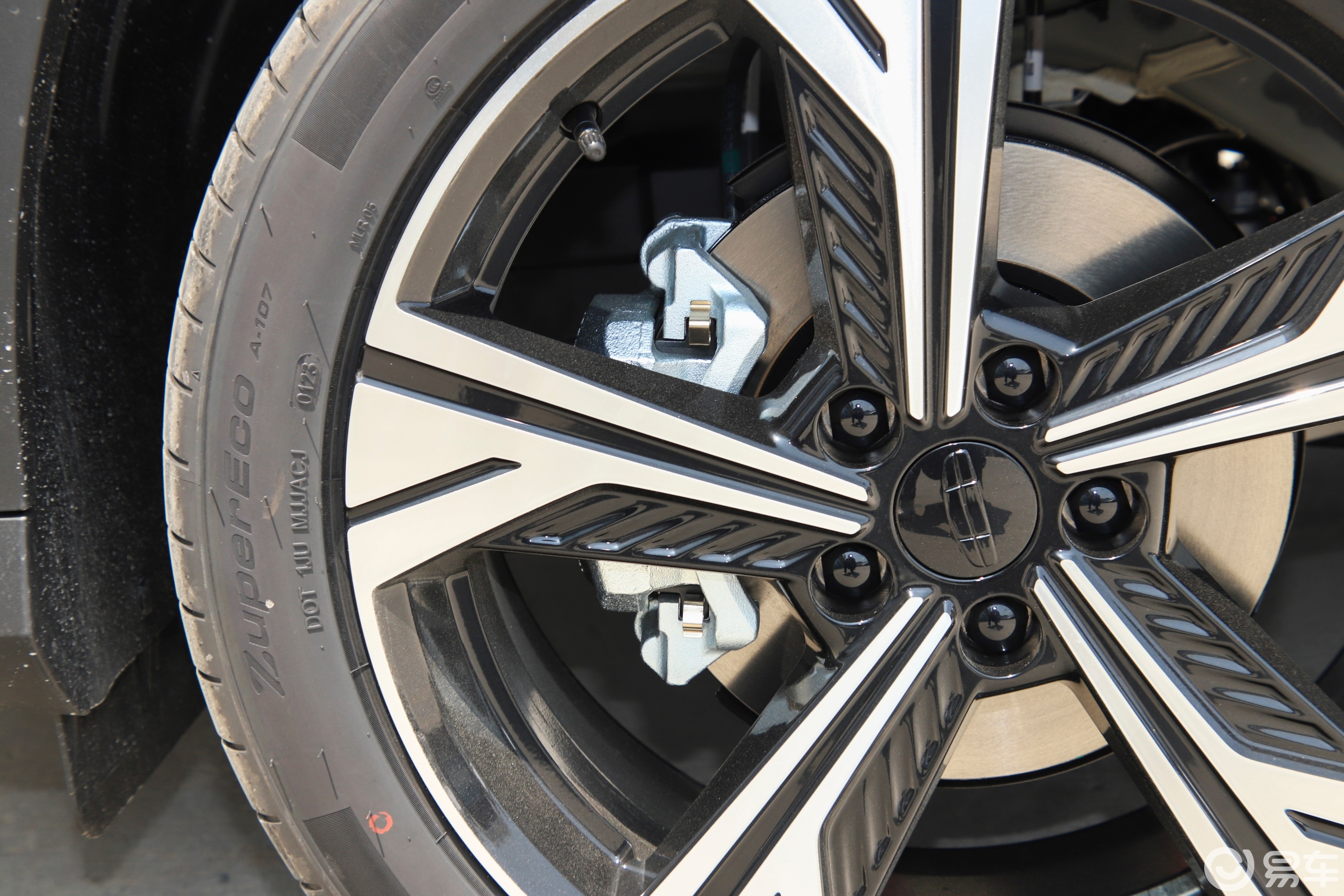 【博越博越COOL 1.5T 智尊型前刹车卡钳图片-汽车图片大全】-易车