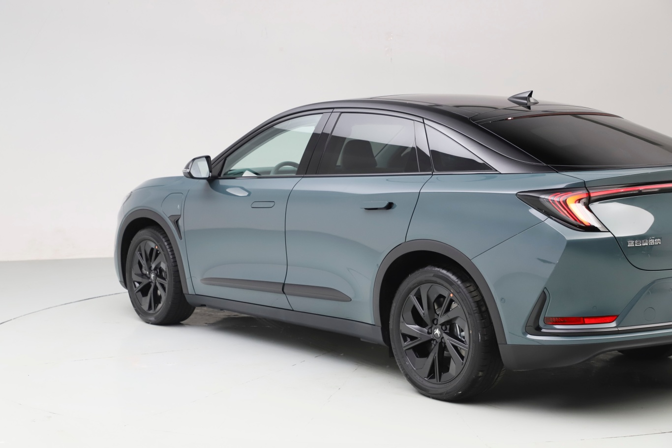 【极狐 阿尔法S森林版 735E+ 前驱 电机160kW外观细节图片-汽车图片大全】-易车