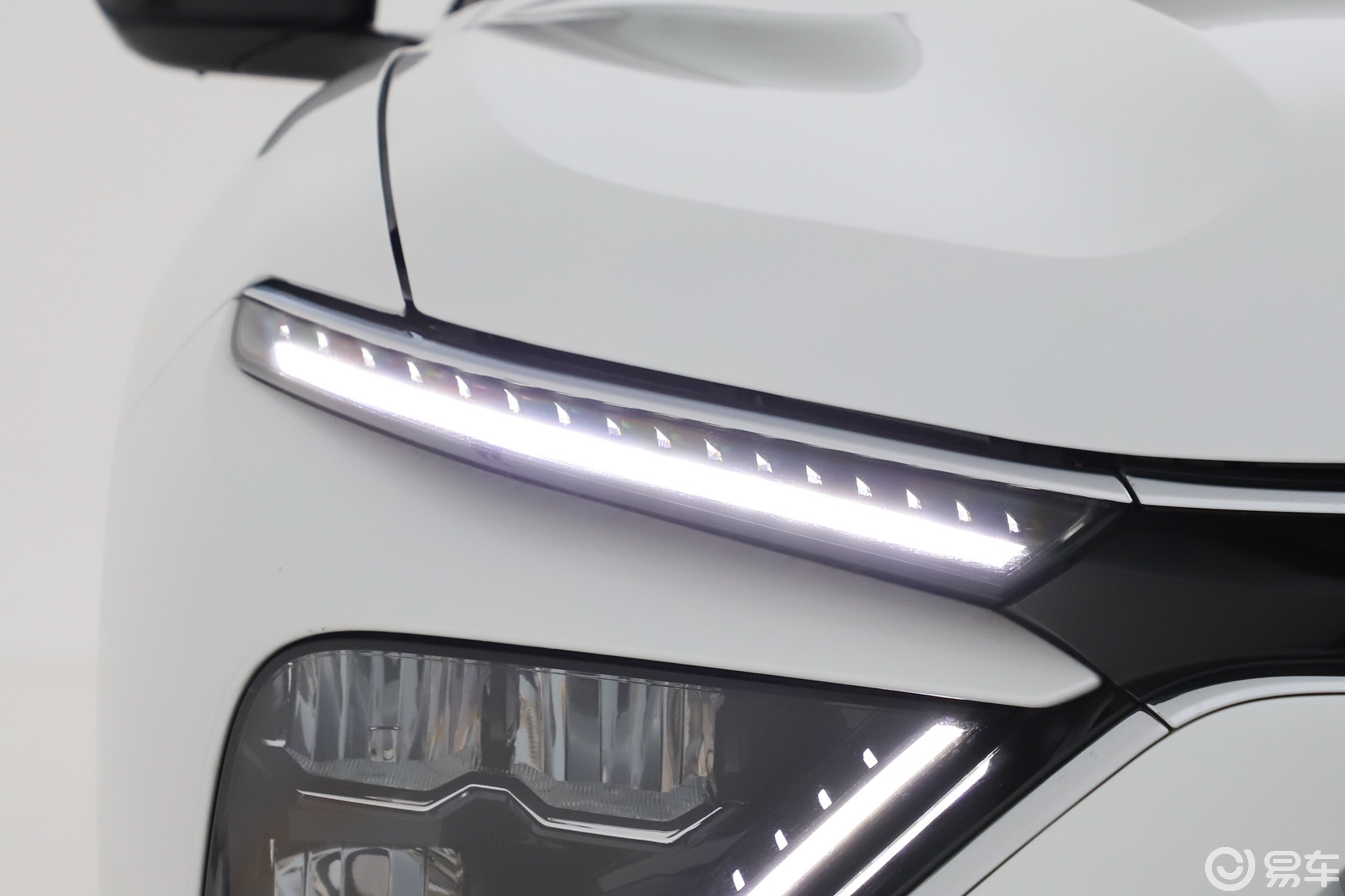 【凡尔赛C5 X1.6T 耀不凡外观灯组图片-汽车图片大全】-易车