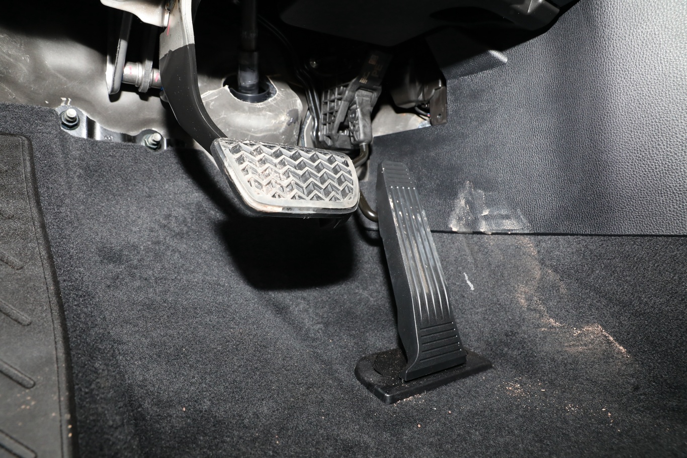 【汉兰达双擎 2.5L 四驱骑士版 7座脚踏板图片-汽车图片大全】-易车