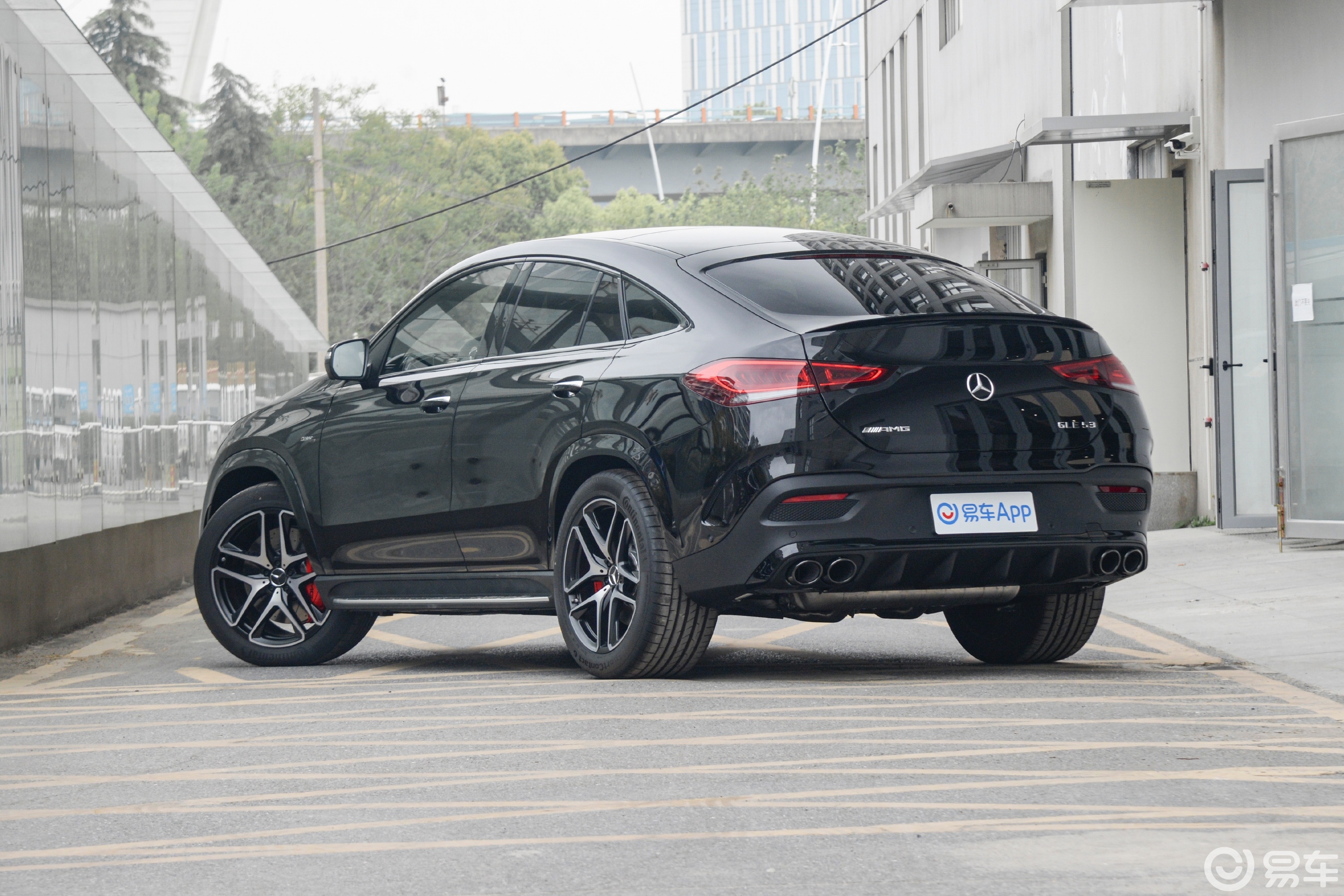【奔驰gle轿跑 Amgamg Gle 53 4matic 轿跑suv侧后45度车头向左水平图片 汽车图片大全】 易车