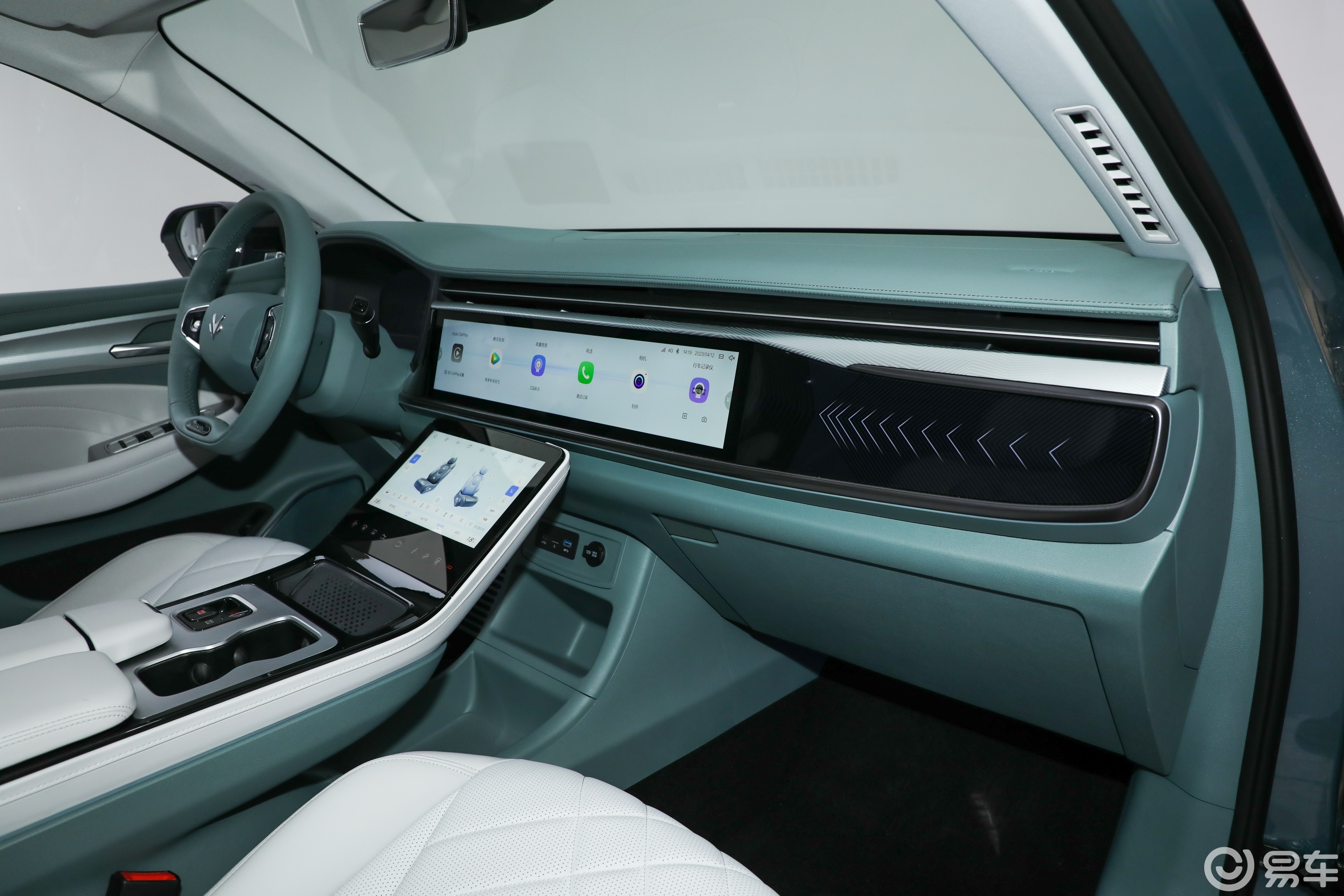 【极狐 阿尔法T森林版 688E+ 电机160kW内饰全景副驾驶员方向图片-汽车图片大全】-易车