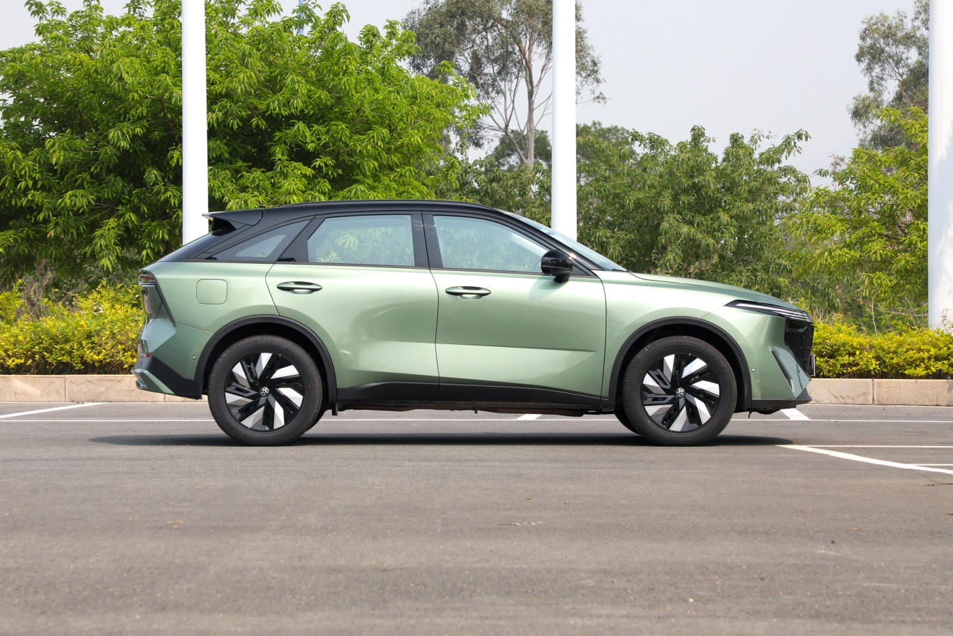 【启辰大V DD-i超混动1.5T 110km iT版正侧车头向右水平图片-汽车图片大全】-易车