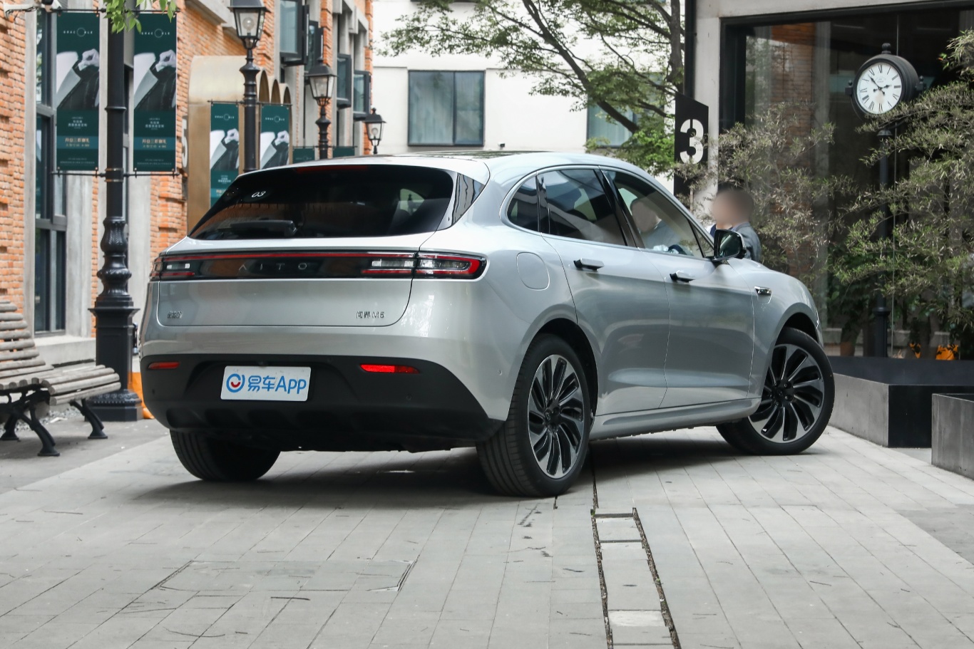 【问界M5增程版 230km 四驱智驾版侧后45度车头向右水平图片-汽车图片大全】-易车