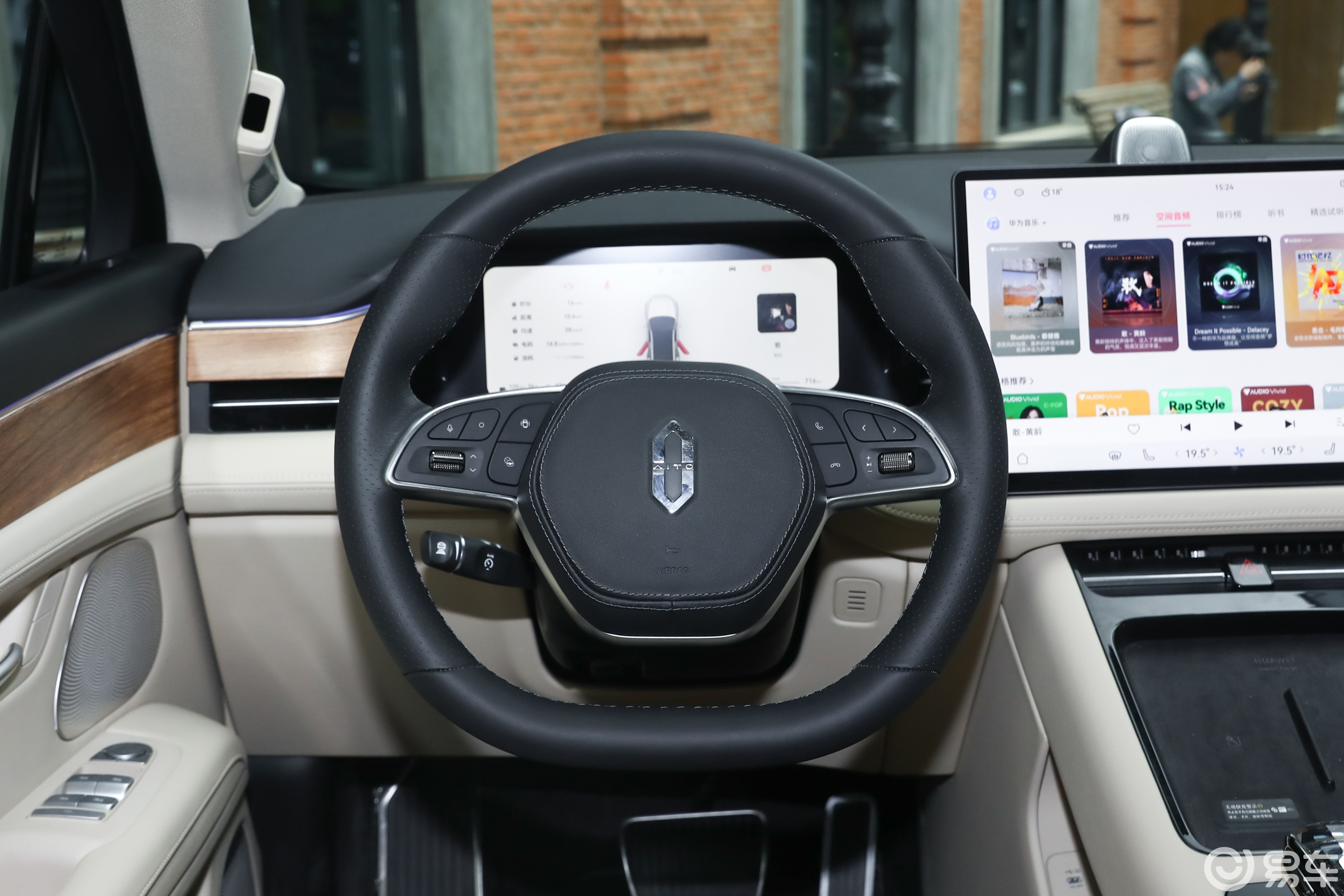 【问界M5增程版 230km 四驱智驾版方向盘图片-汽车图片大全】-易车
