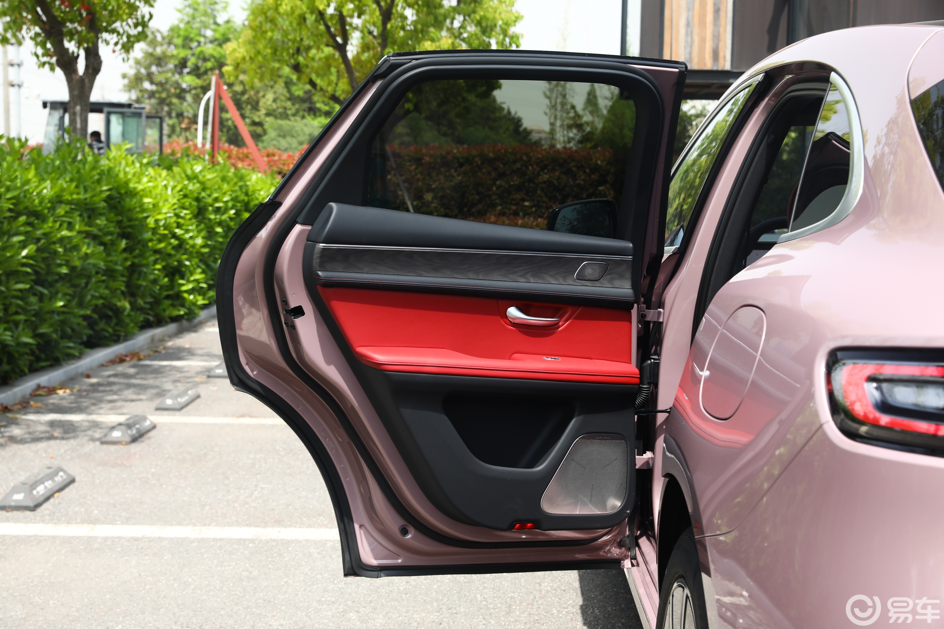 【问界M5纯电版 534km 四驱智驾版驾驶员侧后车门图片-汽车图片大全】-易车