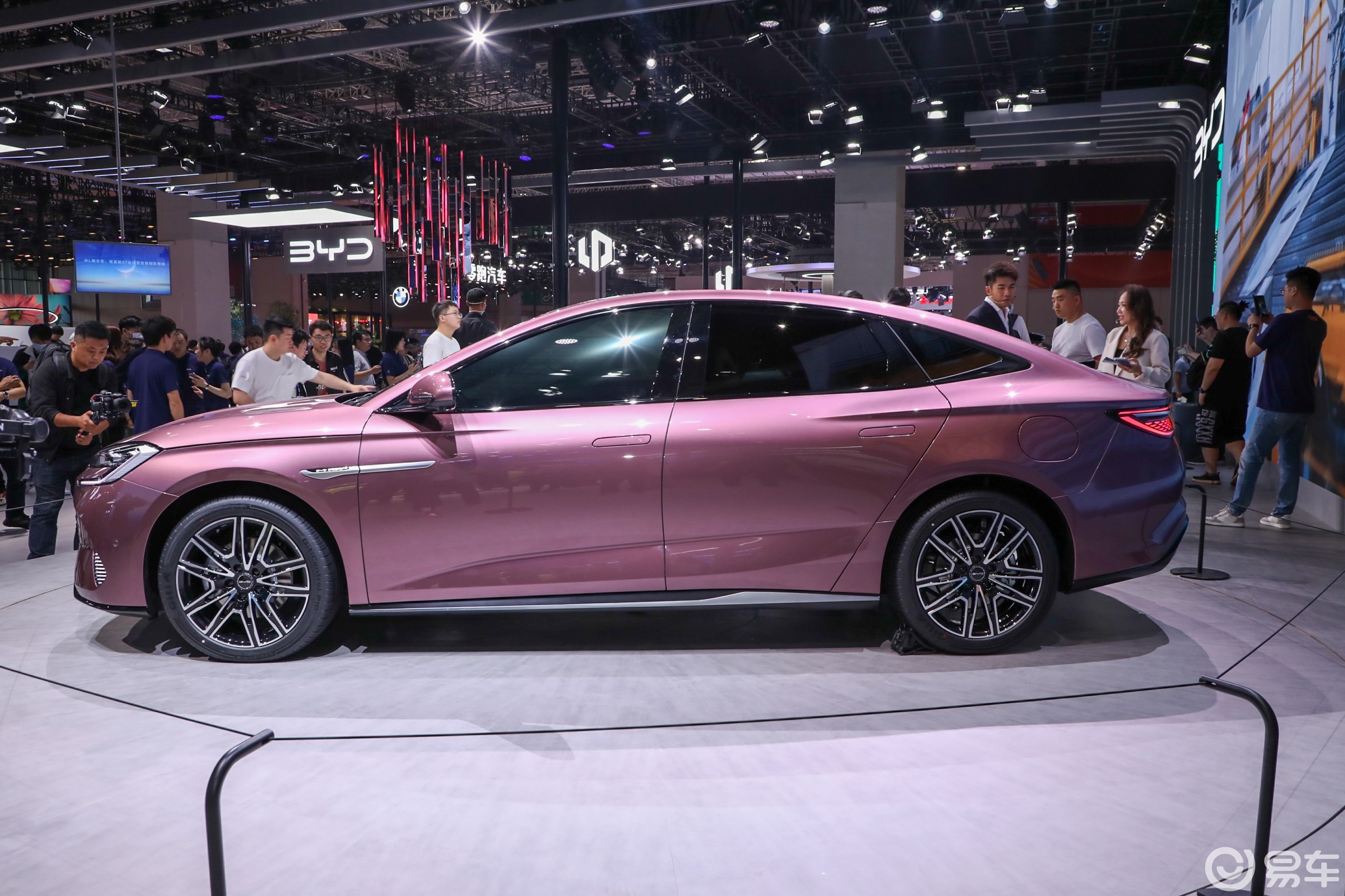 【海豹DM-i 1.5T 200km 旗舰型外观图片-汽车图片大全】-易车