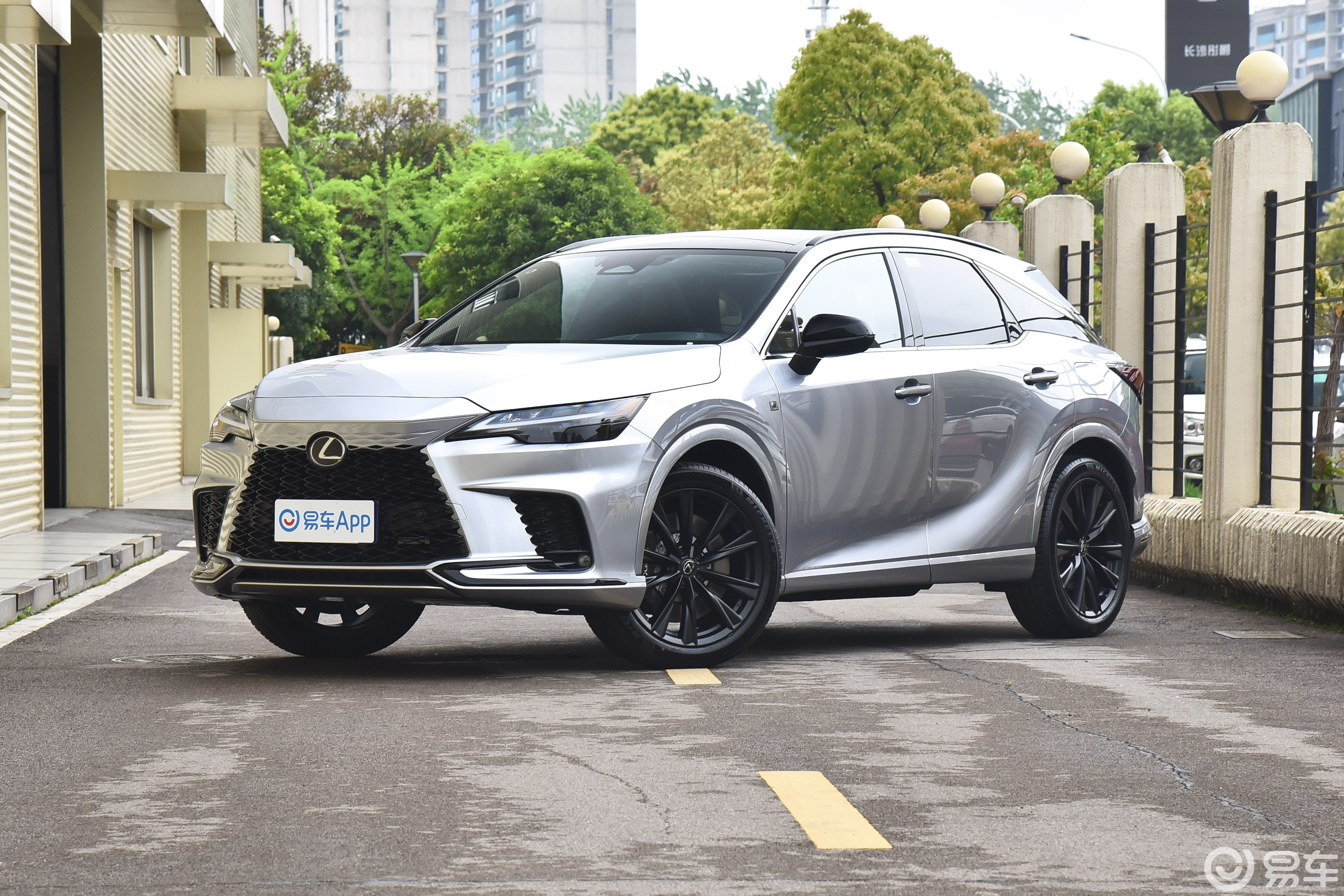 【雷克萨斯RX500h 四驱F SPORT Performance侧前45度车头向左水平图片-汽车图片大全】-易车