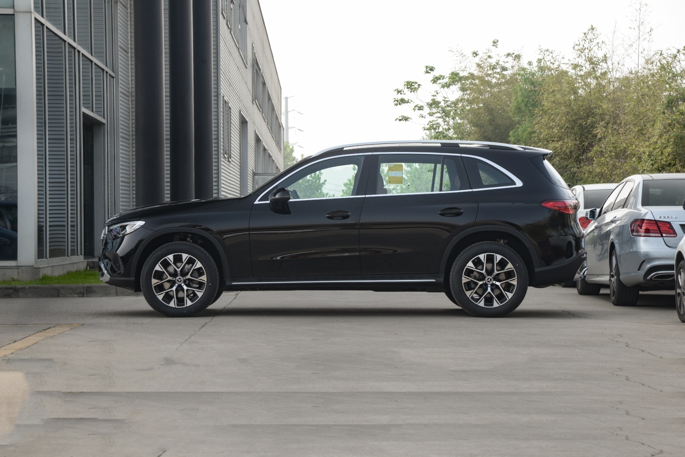 【奔驰GLCGLC 260 L 4MATIC 动感型 7座正侧车头向左水平图片-汽车图片大全】-易车