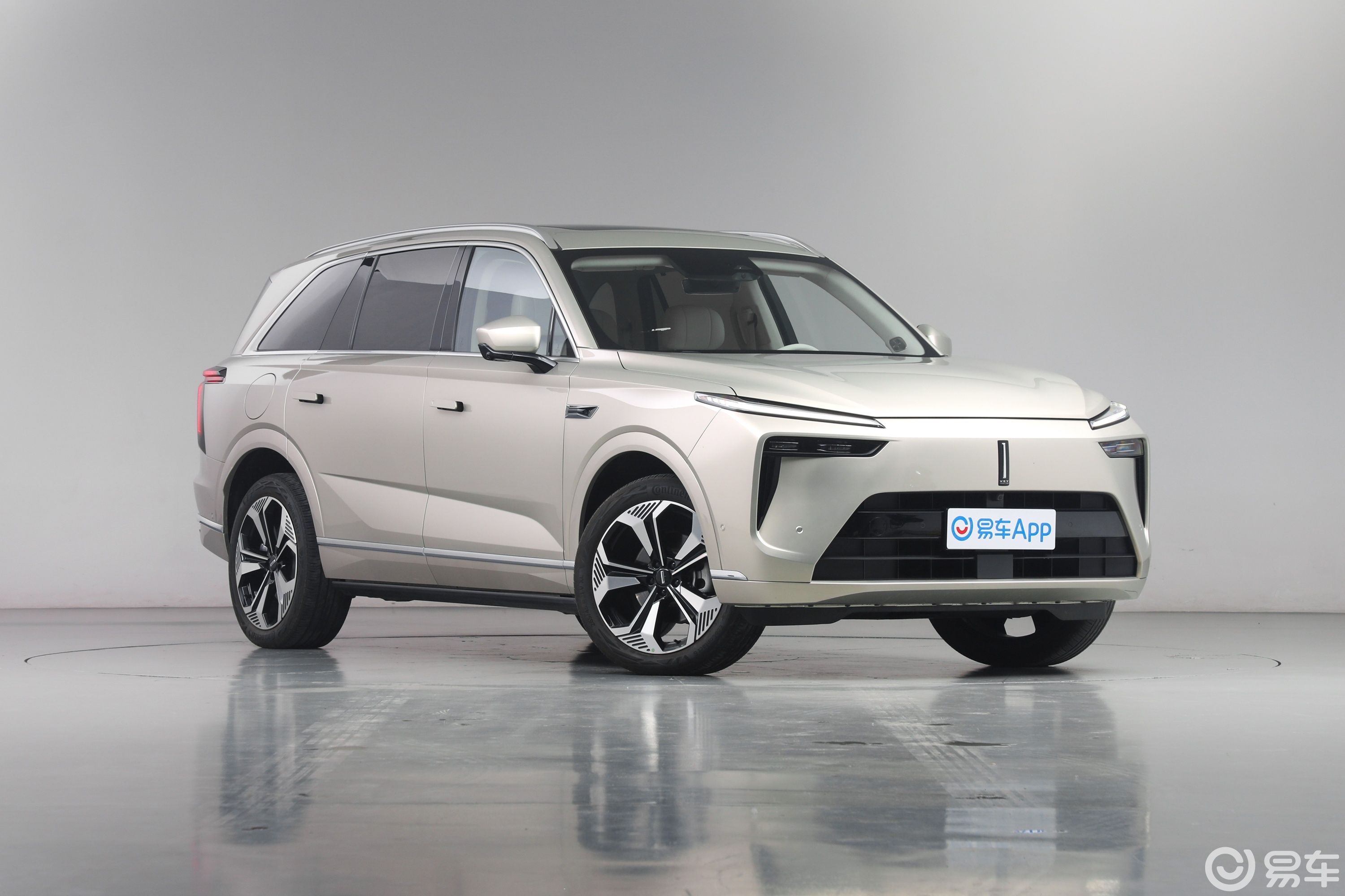 【蓝山 DHT PHEV1.5T 180km 四驱超长续航版侧前45度车头向右水平图片-汽车图片大全】-易车