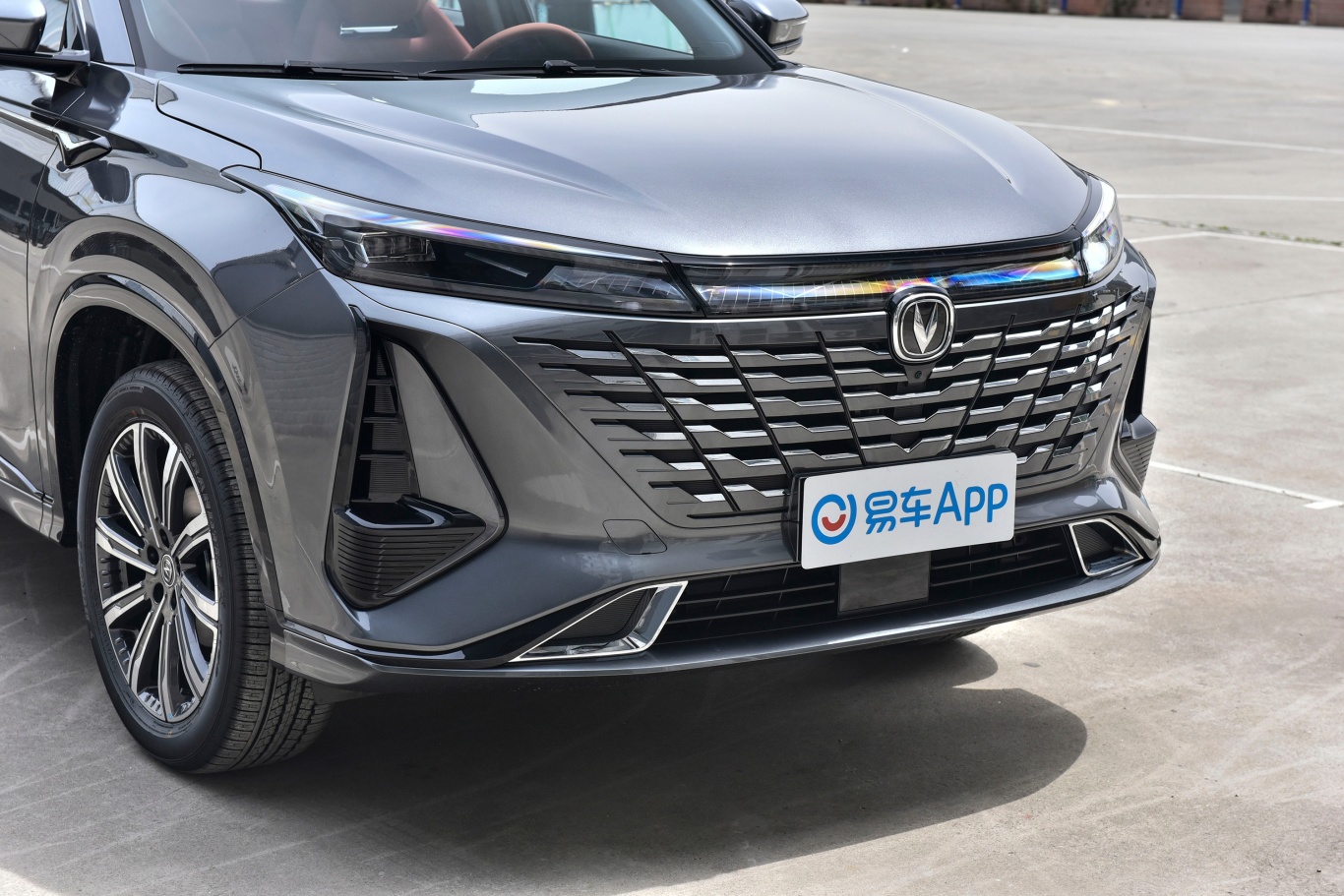 【长安CS75PLUS第三代 1.5T 尊贵型前格栅侧俯拍图片-汽车图片大全】-易车