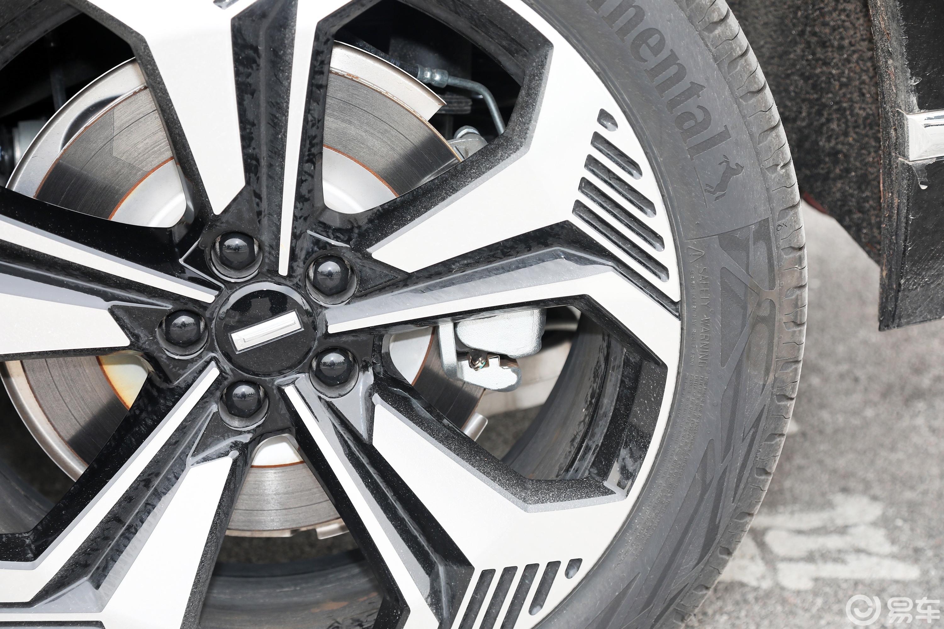 【蓝山 DHT PHEV1.5T 180km 四驱超长续航版后刹车卡钳图片-汽车图片大全】-易车