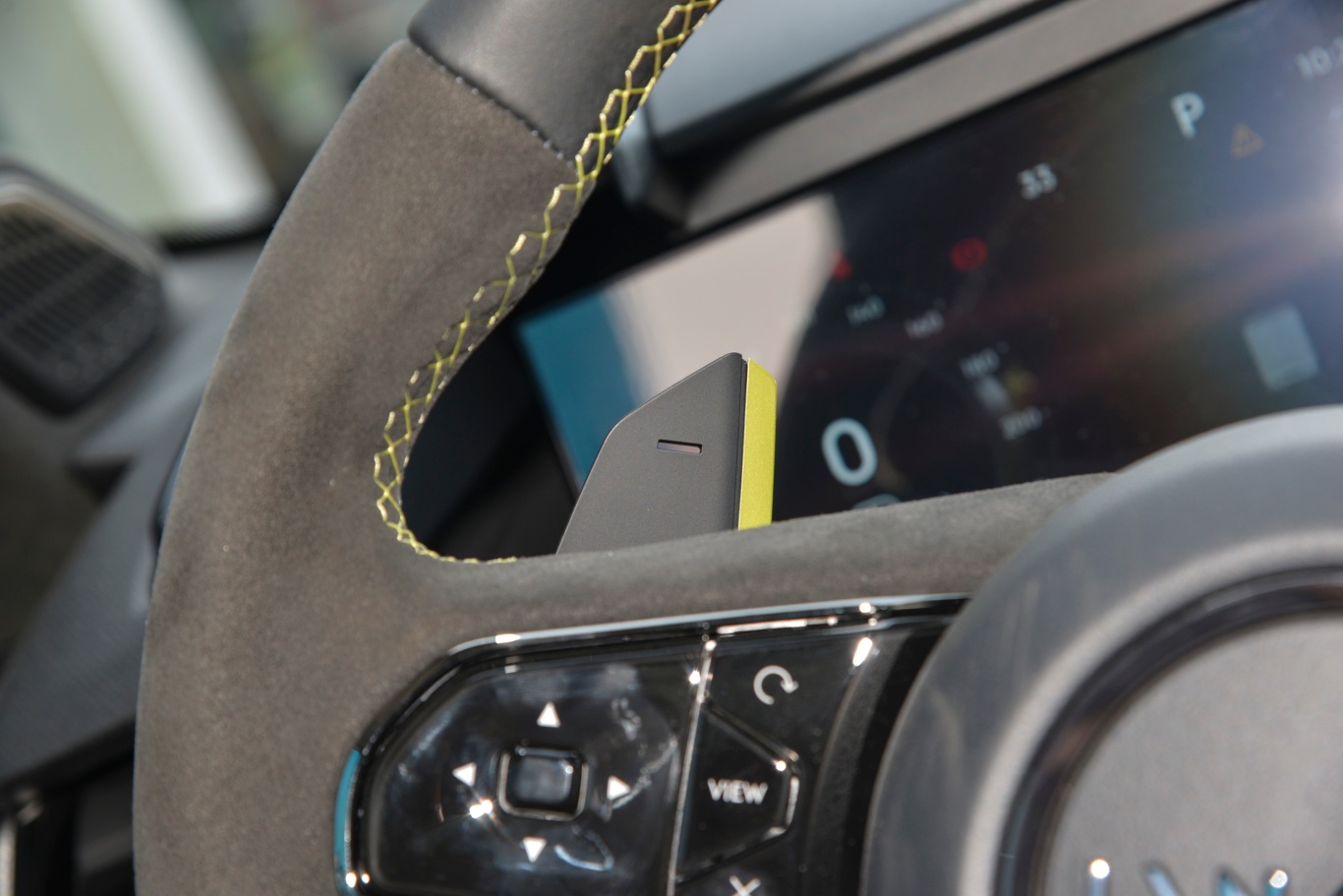 【领克0303+ 2.0T 自动四驱驭风版 5座换挡拨片图片-汽车图片大全】-易车