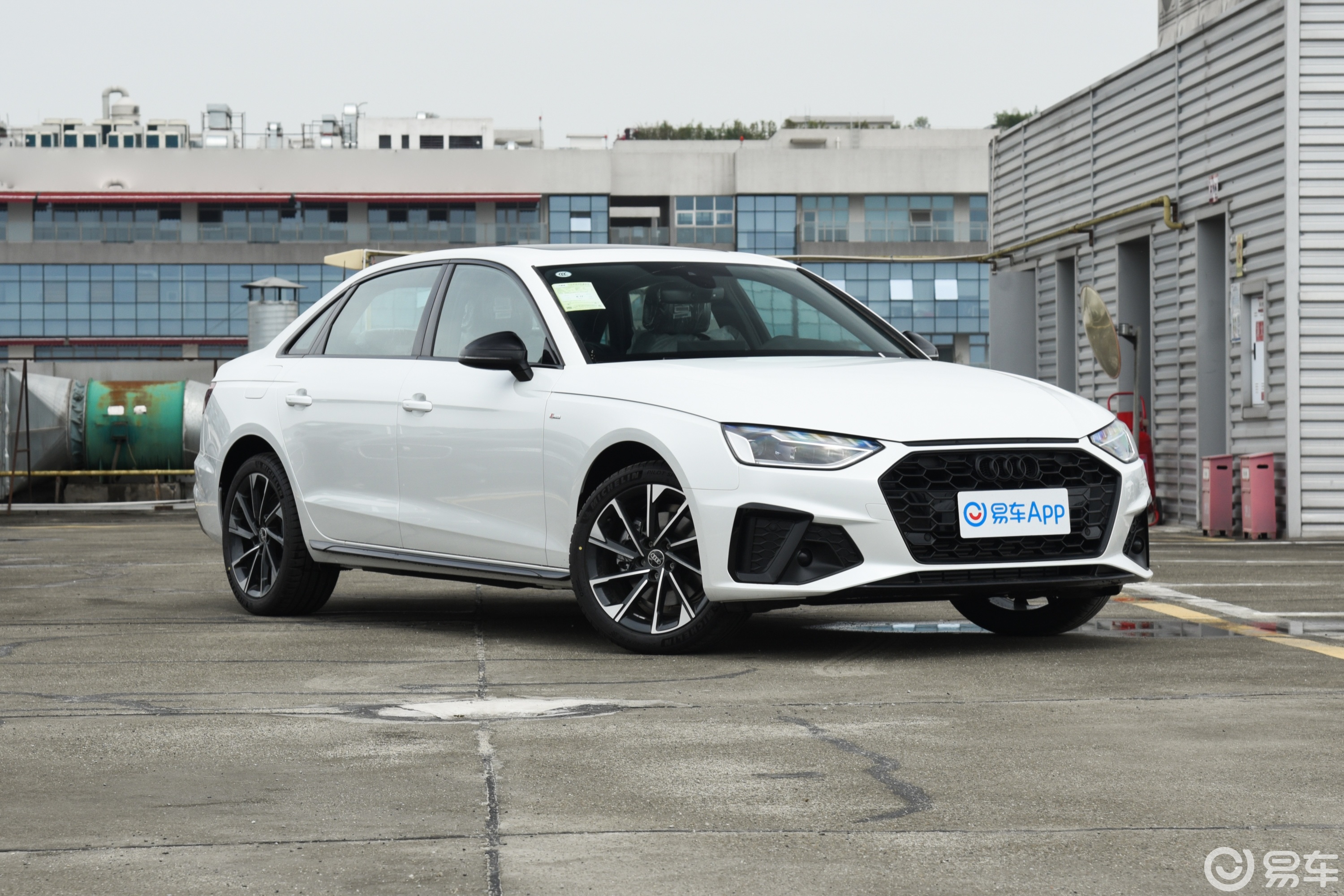【奥迪A4L40 TFSI 豪华动感型侧前45度车头向右水平图片-汽车图片大全】-易车