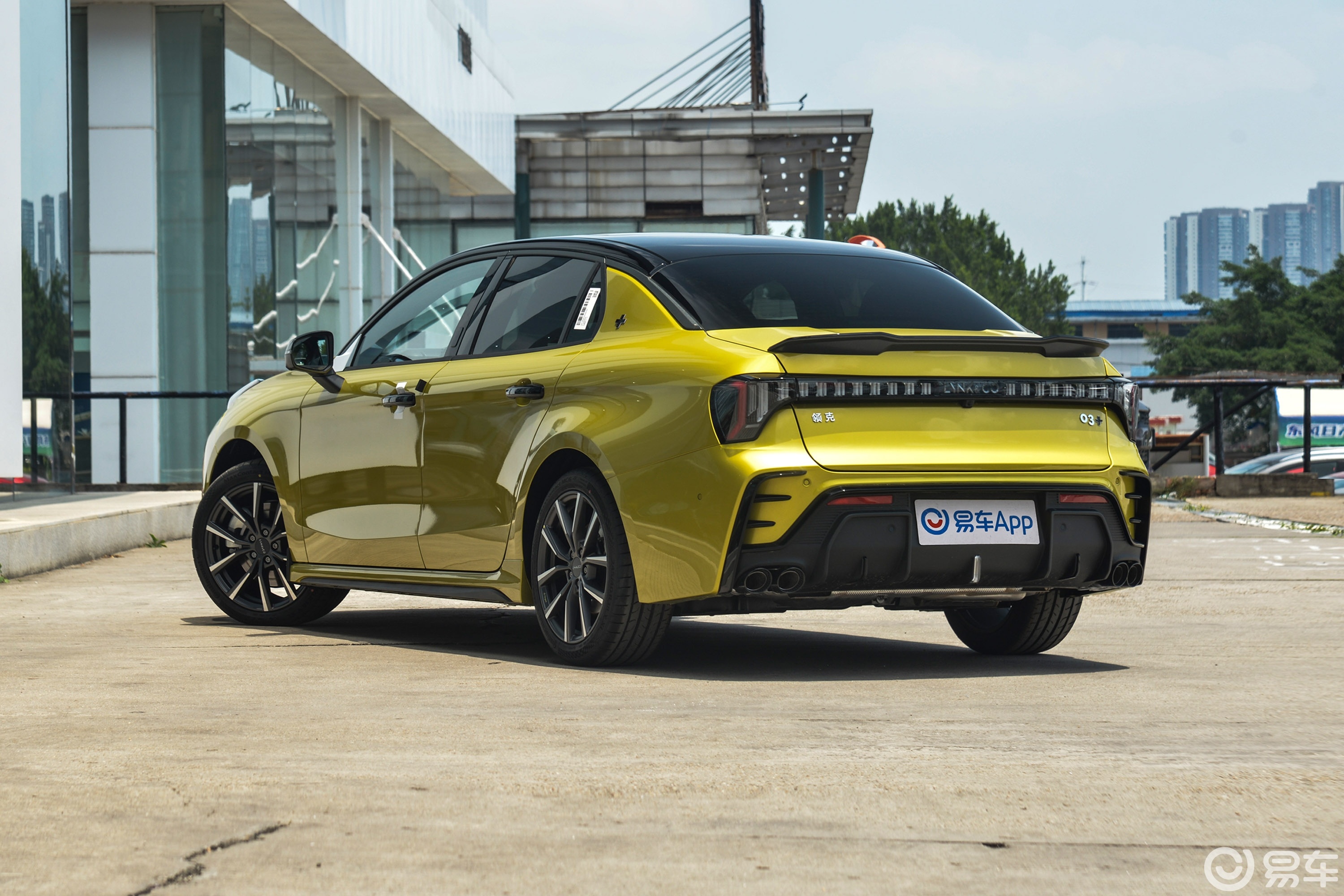 【领克0303+ 2.0T 自动四驱驭风版 5座侧后45度车头向左水平图片-汽车图片大全】-易车