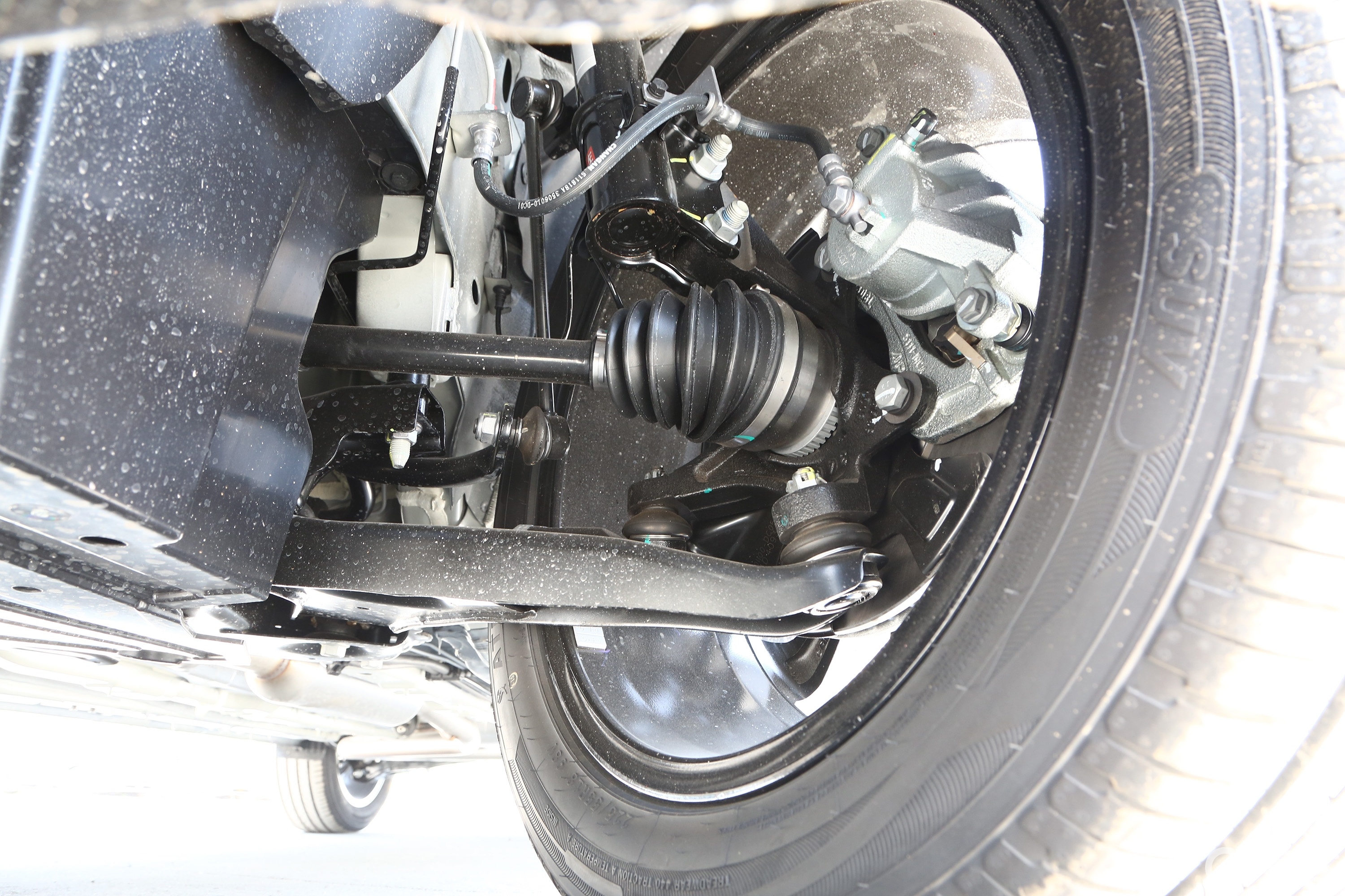 【长安欧尚X5 PLUS1.5T 乐享型左侧前悬挂图片-汽车图片大全】-易车