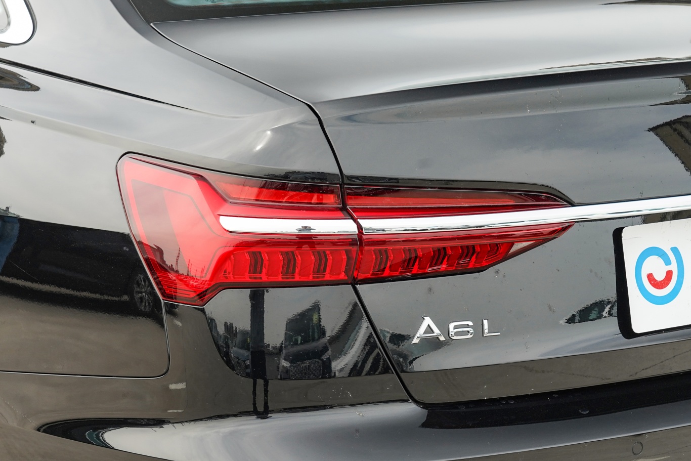 【奥迪A6L改款 45 TFSI 臻选致雅型尾灯侧45度俯拍图片-汽车图片大全】-易车