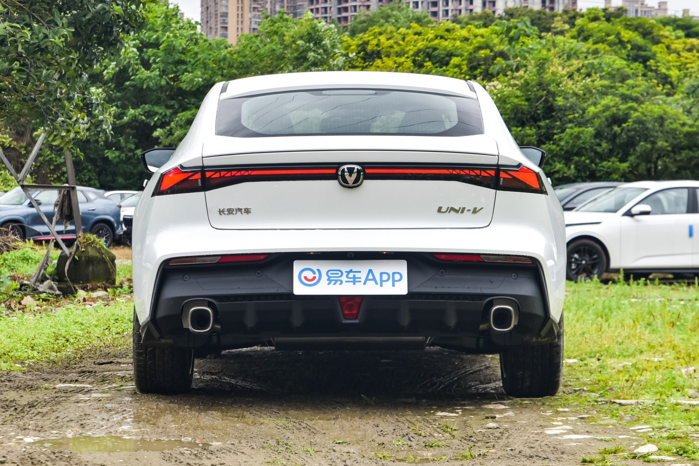 【长安UNI-V1.5T 尊贵型正后水平图片-汽车图片大全】-易车