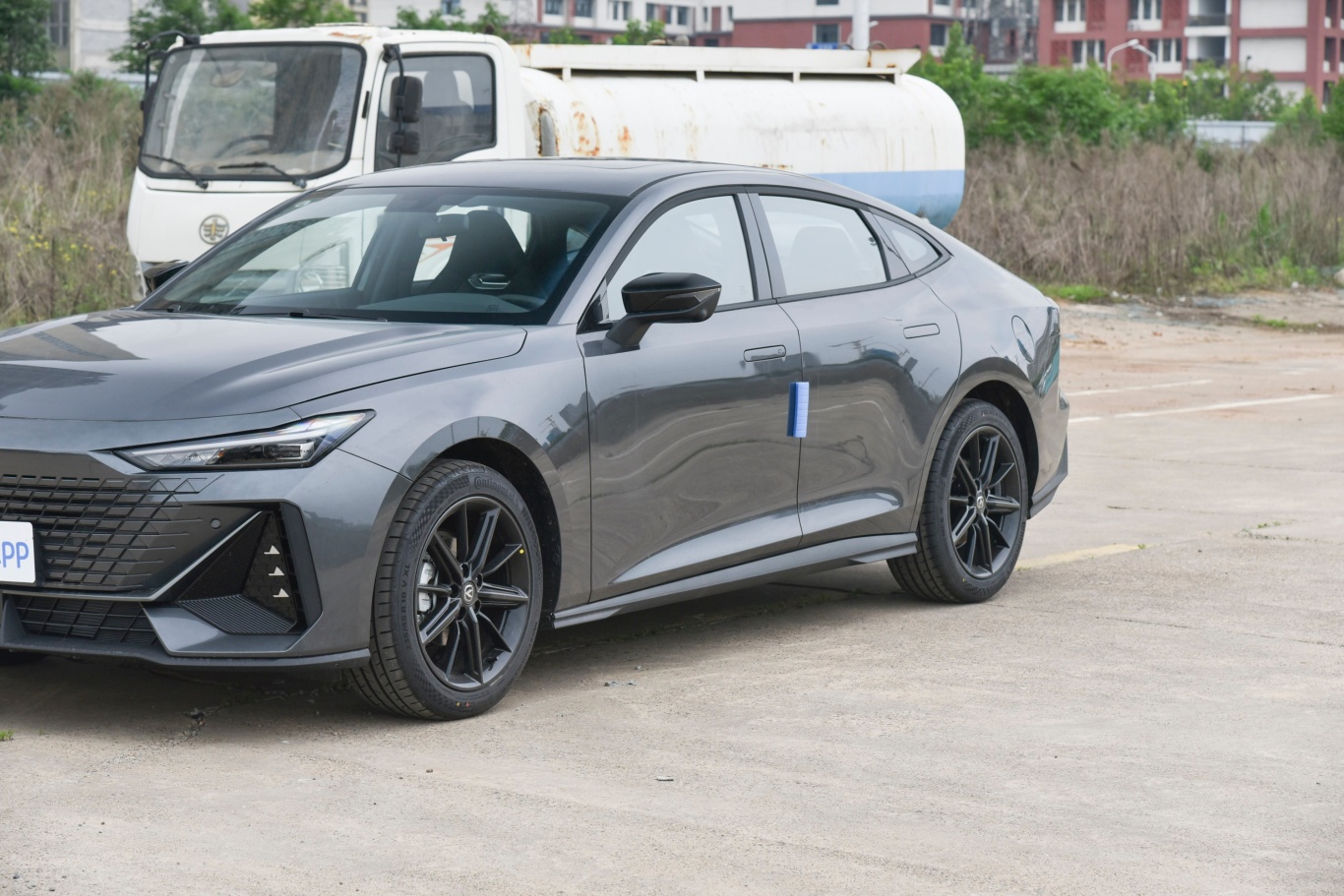 【长安UNI-V1.5T 尊享型外观图片-汽车图片大全】-易车