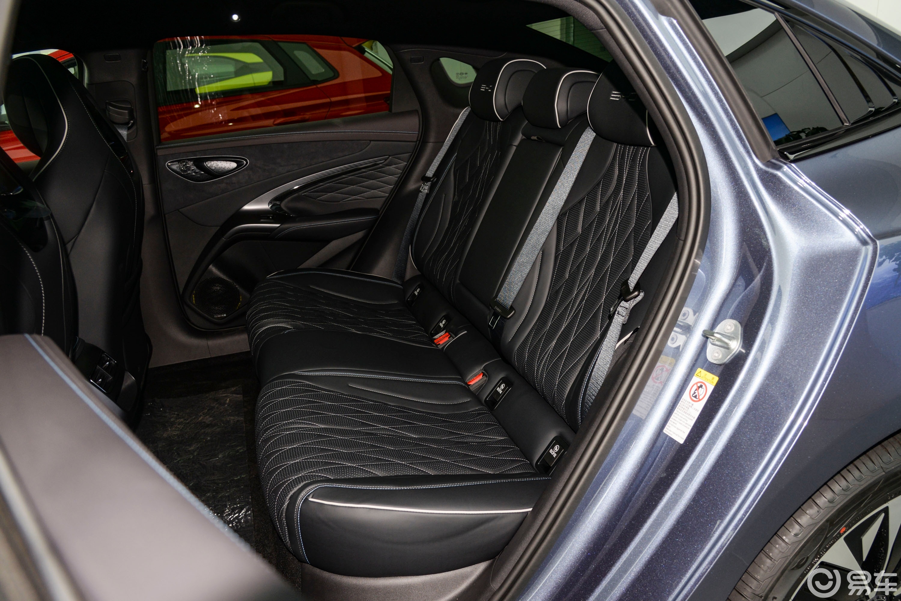 【海豹冠军版 EV 550km 后驱尊贵型后排座椅图片-汽车图片大全】-易车