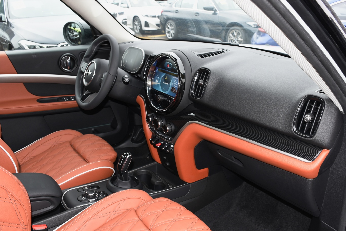 【MINI COUNTRYMAN改款二 2.0T COOPER S ALL4 鉴赏家内饰全景副驾驶员方向图片-汽车图片大全】-易车