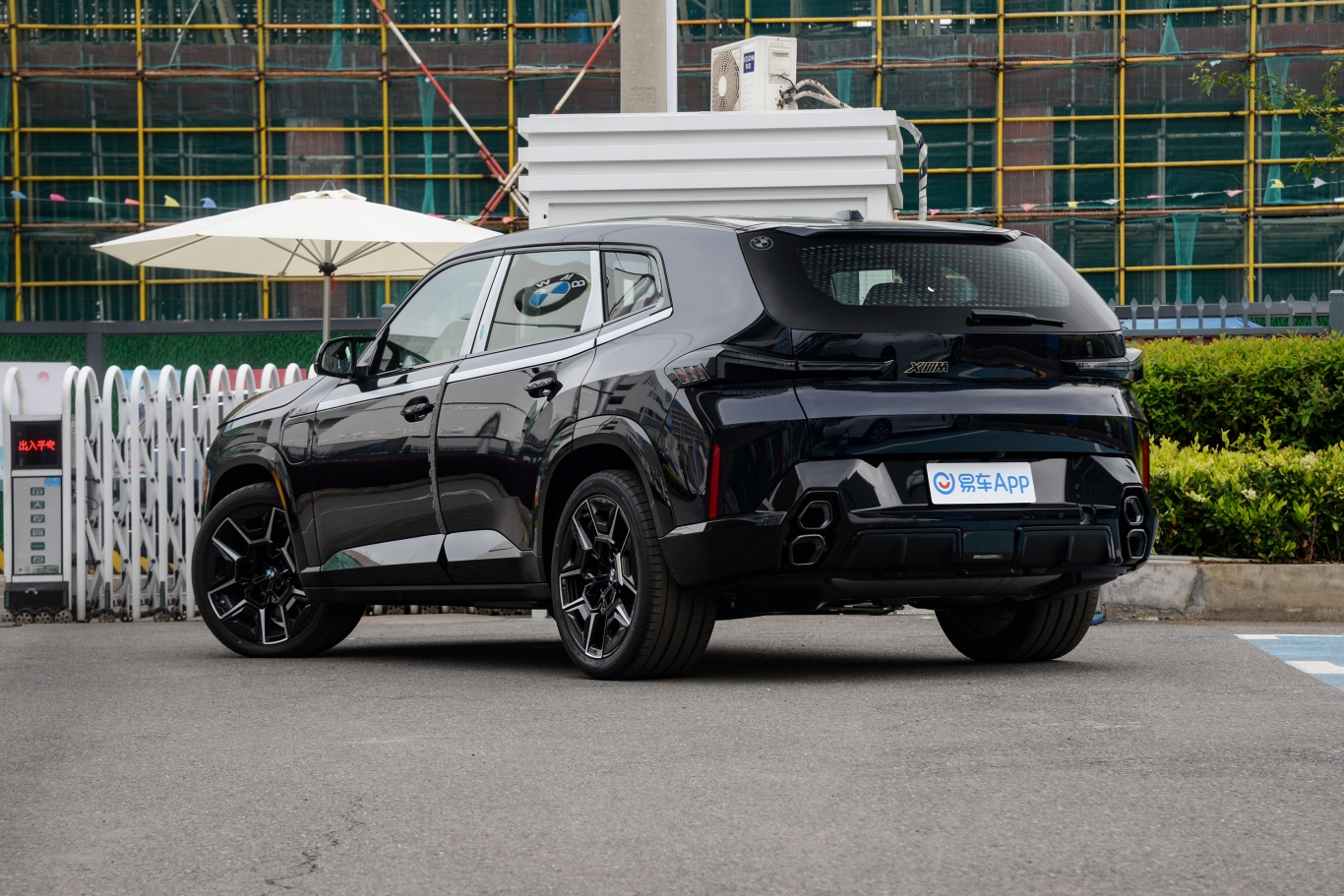 【宝马XM4.4T 78km 标准版侧后45度车头向左水平图片-汽车图片大全】-易车