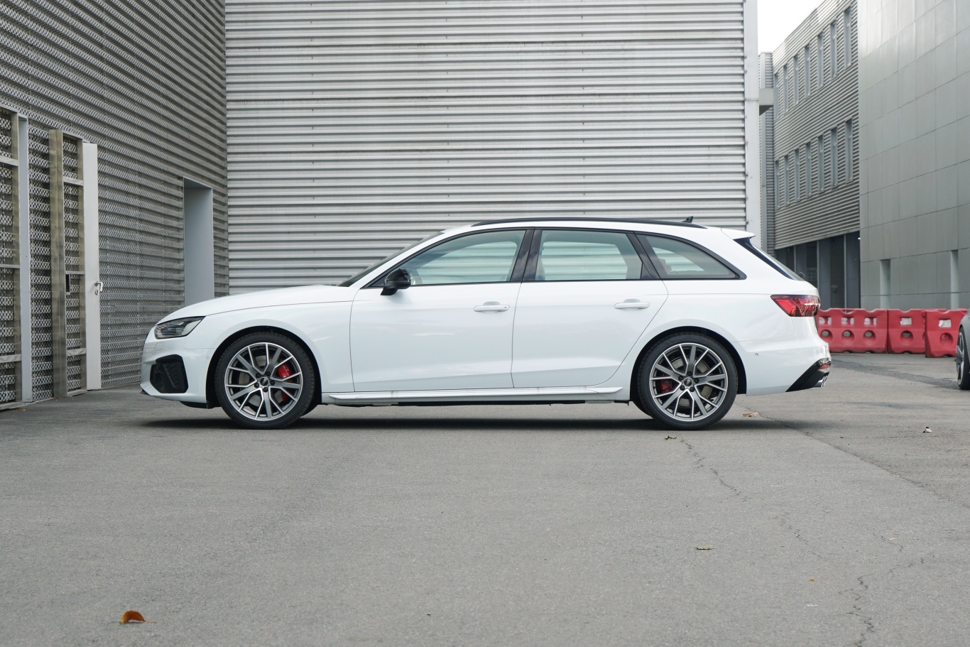 【奥迪S4Avant 3.0T正侧车头向左水平图片-汽车图片大全】-易车