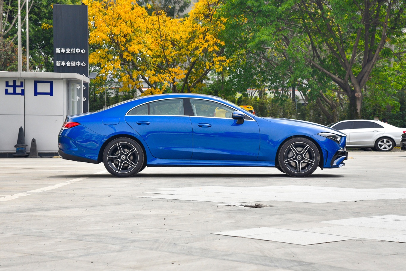 【奔驰CLS改款 CLS 260正侧车头向右水平图片-汽车图片大全】-易车