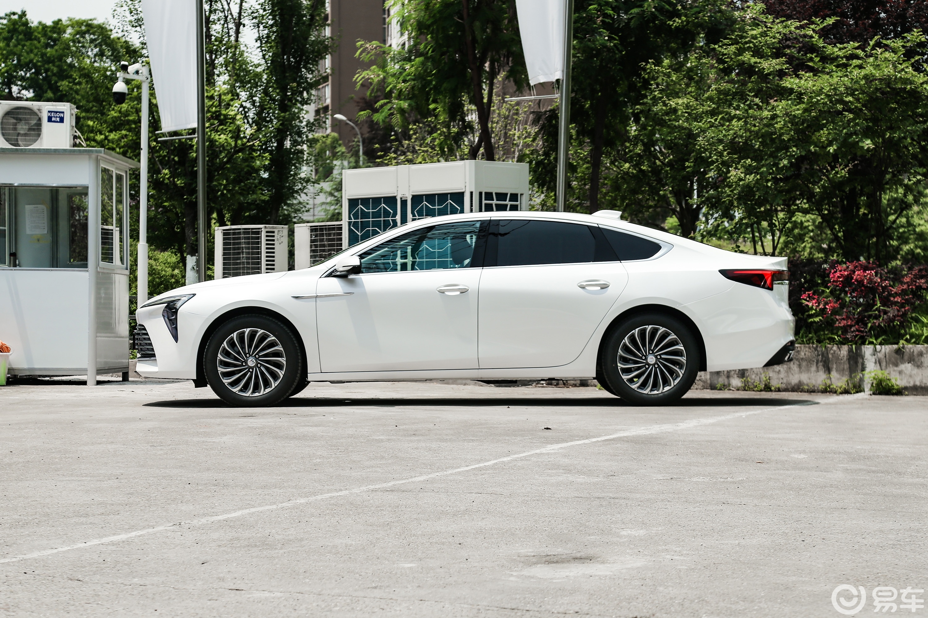 【君越28T 越尊版正侧车头向左水平图片-汽车图片大全】-易车