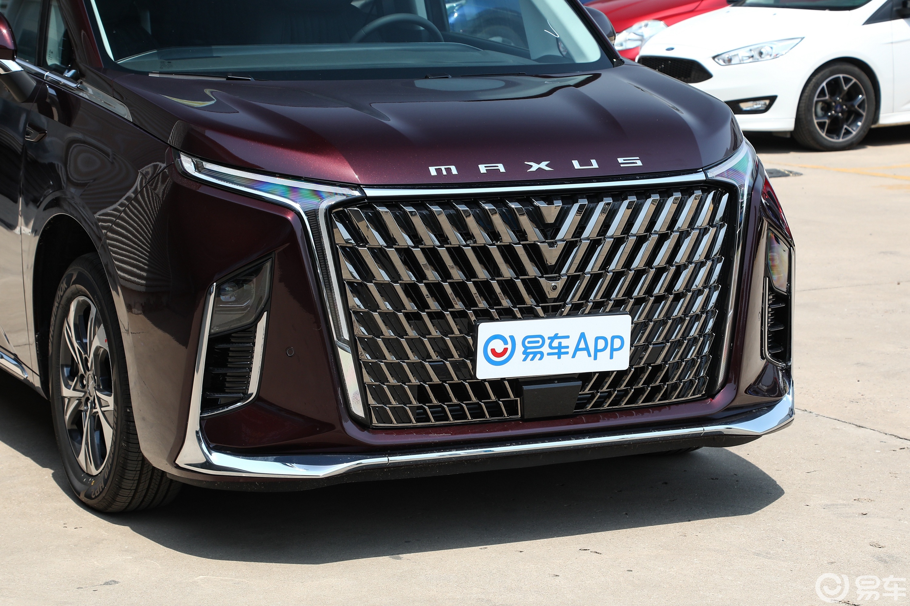 【大通G902.0T 星河版 7座前格栅侧俯拍图片-汽车图片大全】-易车