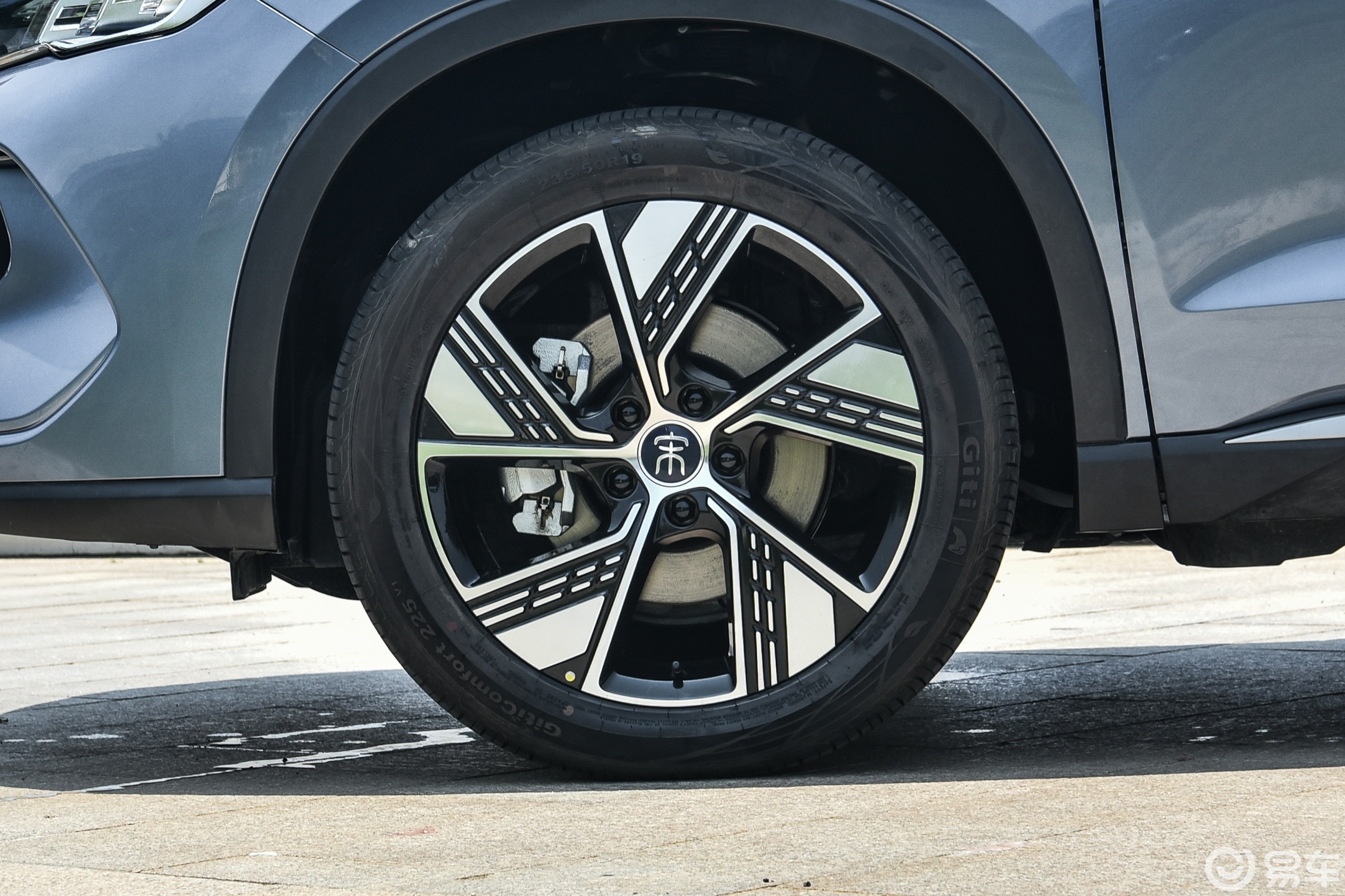 【宋Pro新能源DM-i 冠军版 1.5L 110km 卓越型前轮毂造型图片-汽车图片大全】-易车