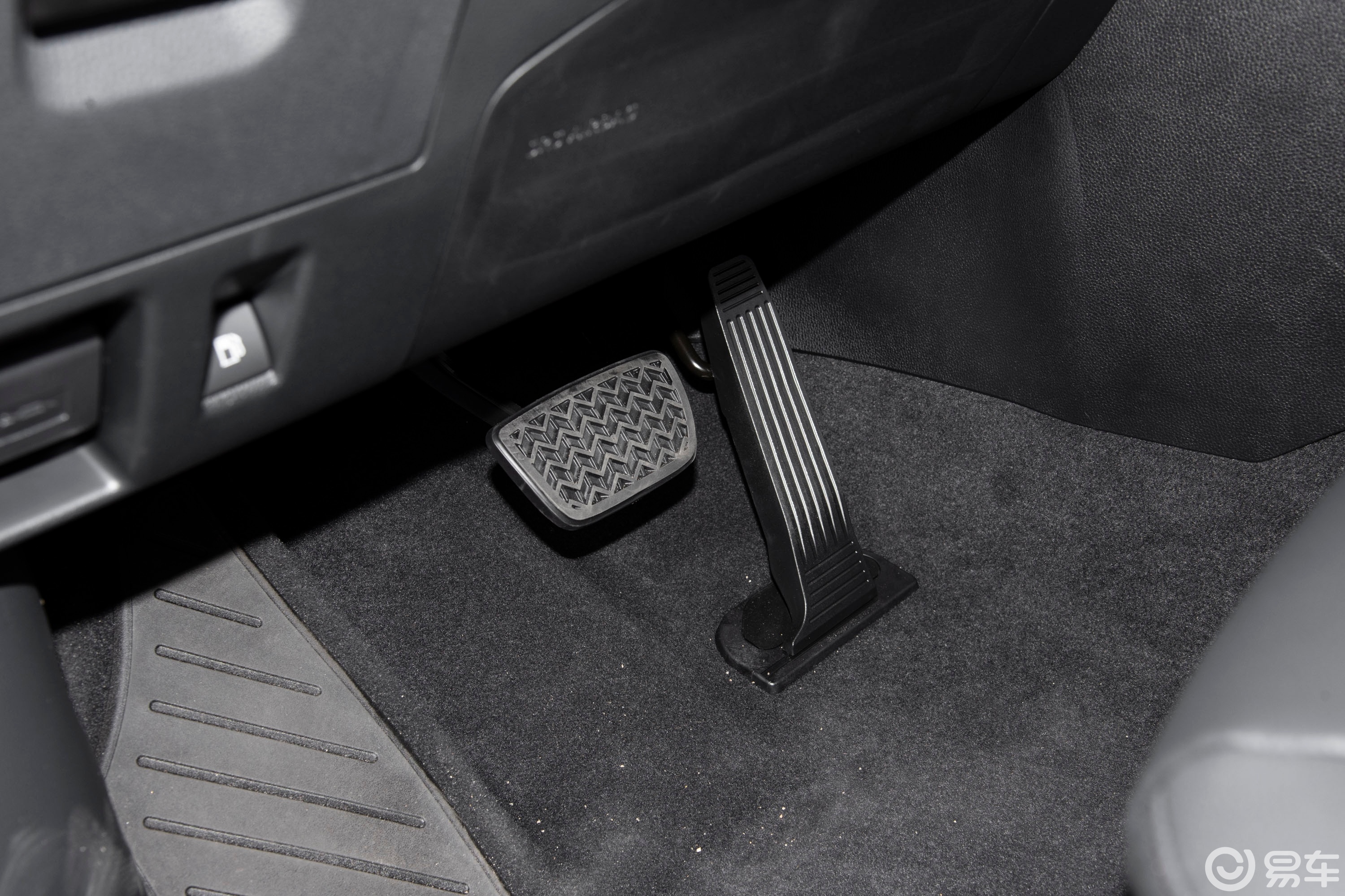 【汉兰达双擎 2.5L 两驱尊贵版 7座脚踏板图片-汽车图片大全】-易车