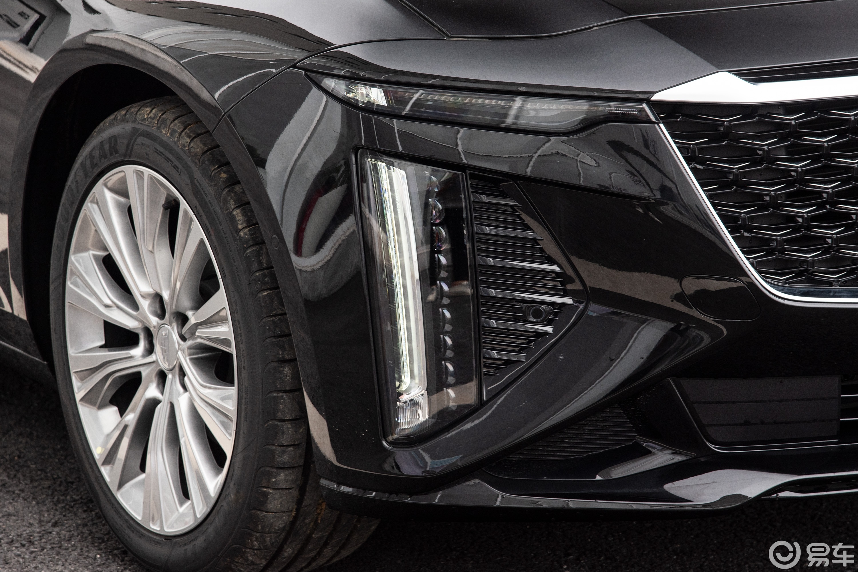 【凯迪拉克CT628T 铂金型大灯侧45度俯拍图片-汽车图片大全】-易车