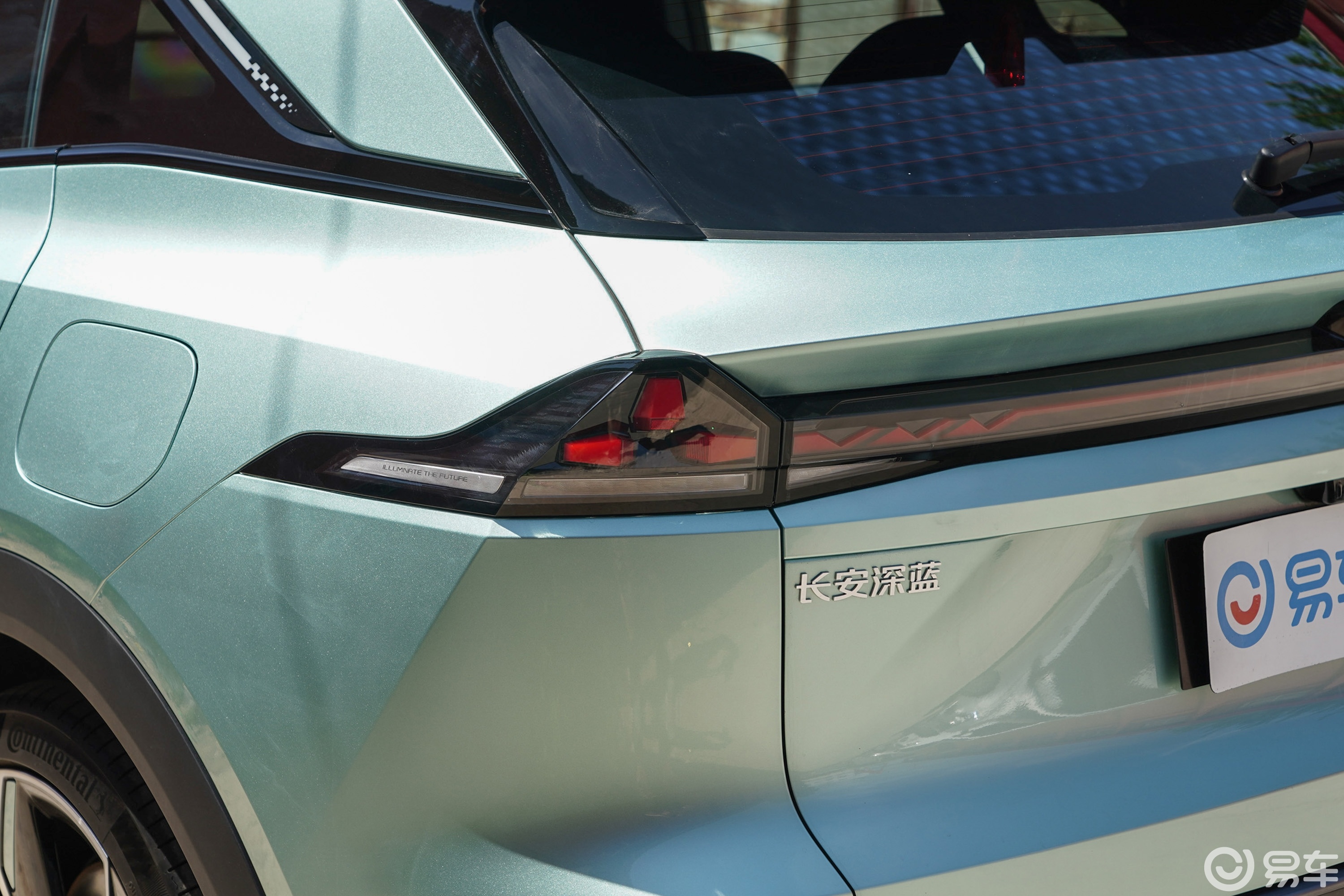【深蓝S7纯电版 620km 620Max尾灯侧45度俯拍图片-汽车图片大全】-易车