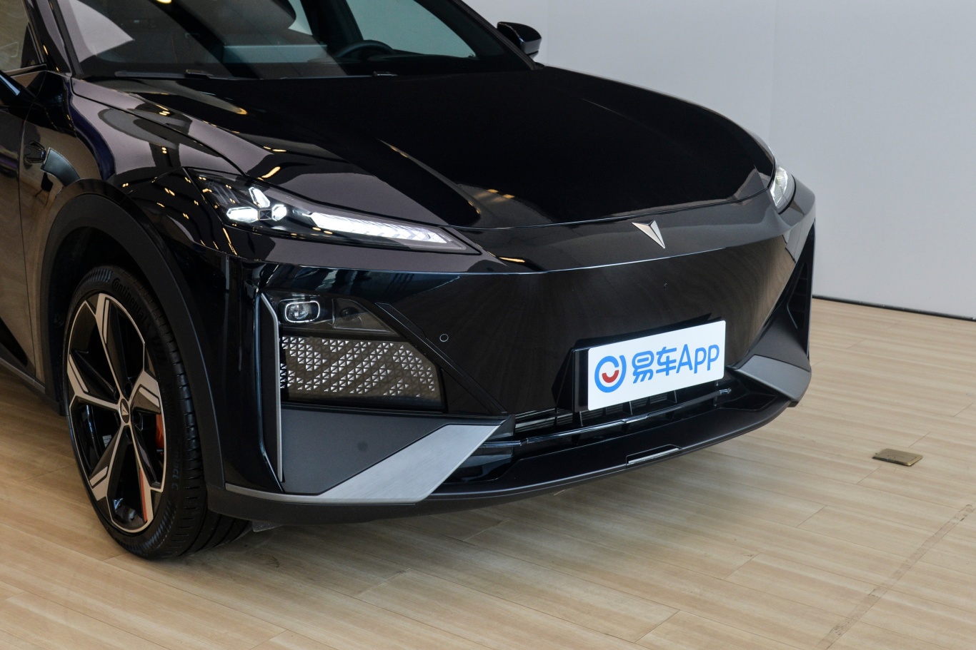 【深蓝S7纯电版 620km 620Max前格栅侧俯拍图片-汽车图片大全】-易车