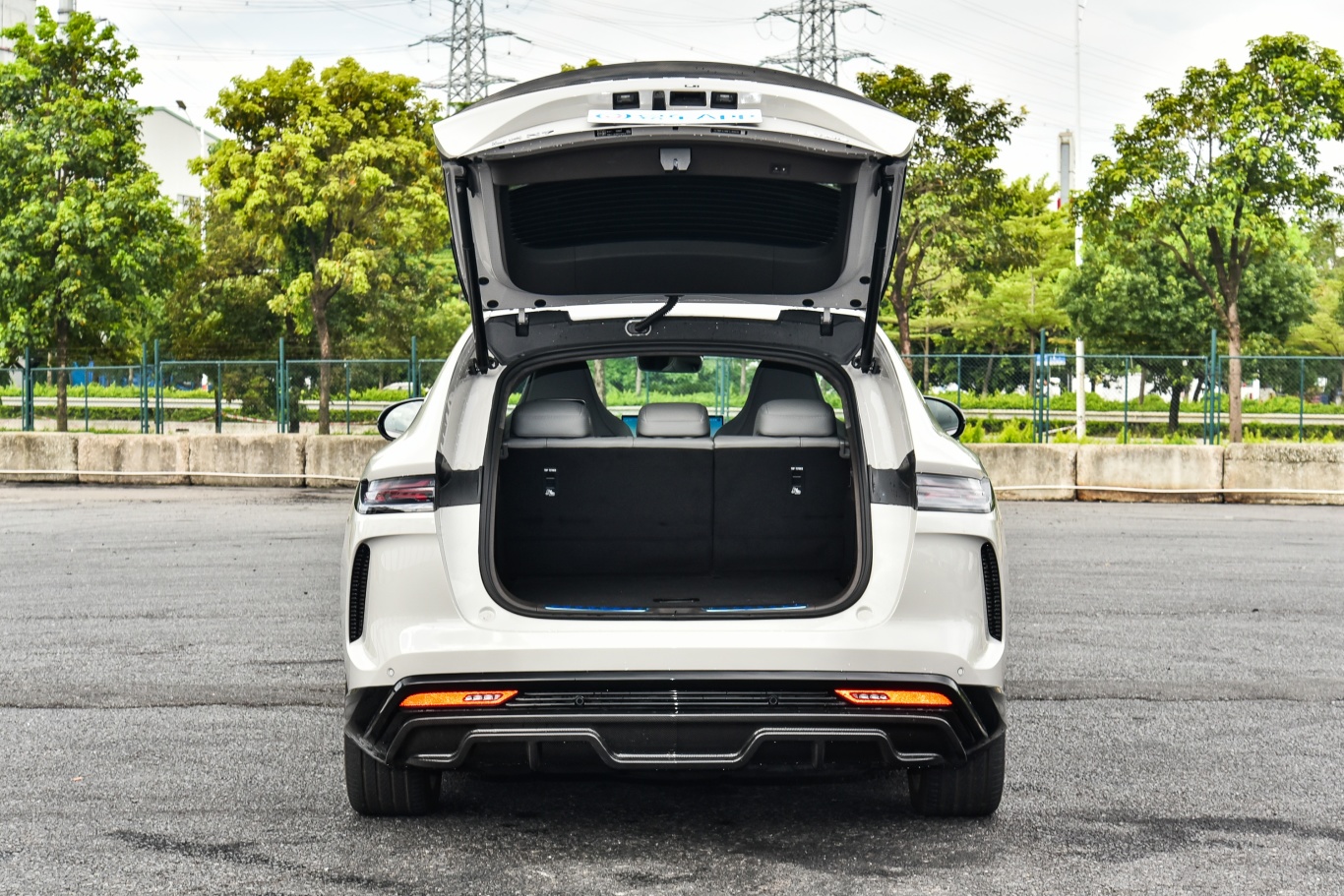 【腾势N7630km 四驱长续航性能Max版后备厢图片-汽车图片大全】-易车