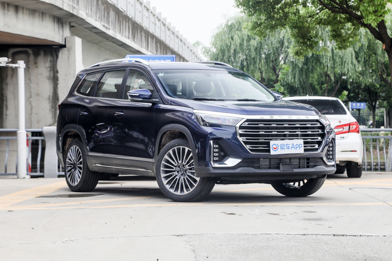 【捷途X90 PLUS2.0T 双离合城堡 5座侧前45度车头向右水平图片-汽车图片大全】-易车